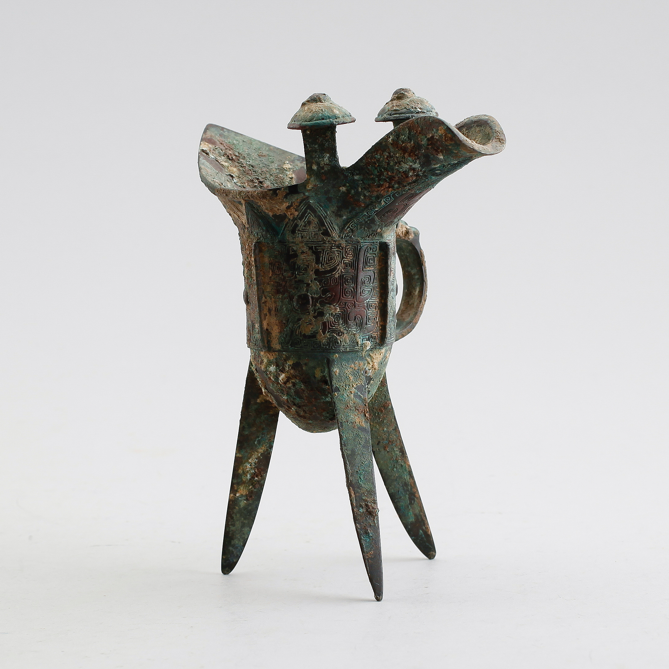 An archaic bronze ritual libation vessel (Jue), presumably Shang ...