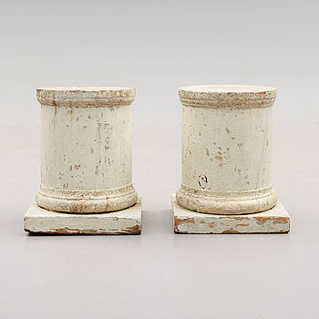 SOCKLAR, 1 par, målat trä, 1700-tal. - Bukowskis