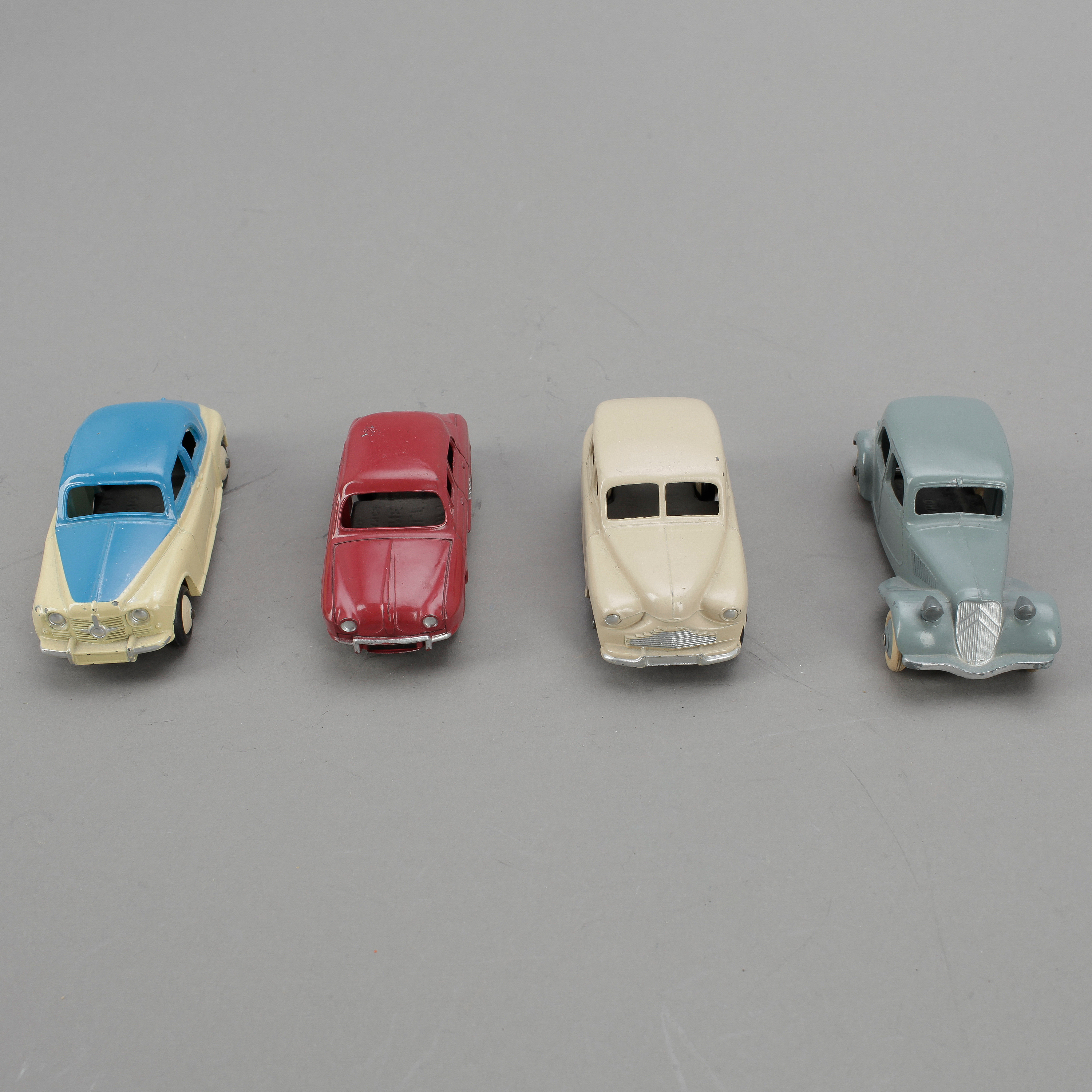 LEKSAKSBILAR, 4 stycken, metall, Dinky Toys. - Bukowskis