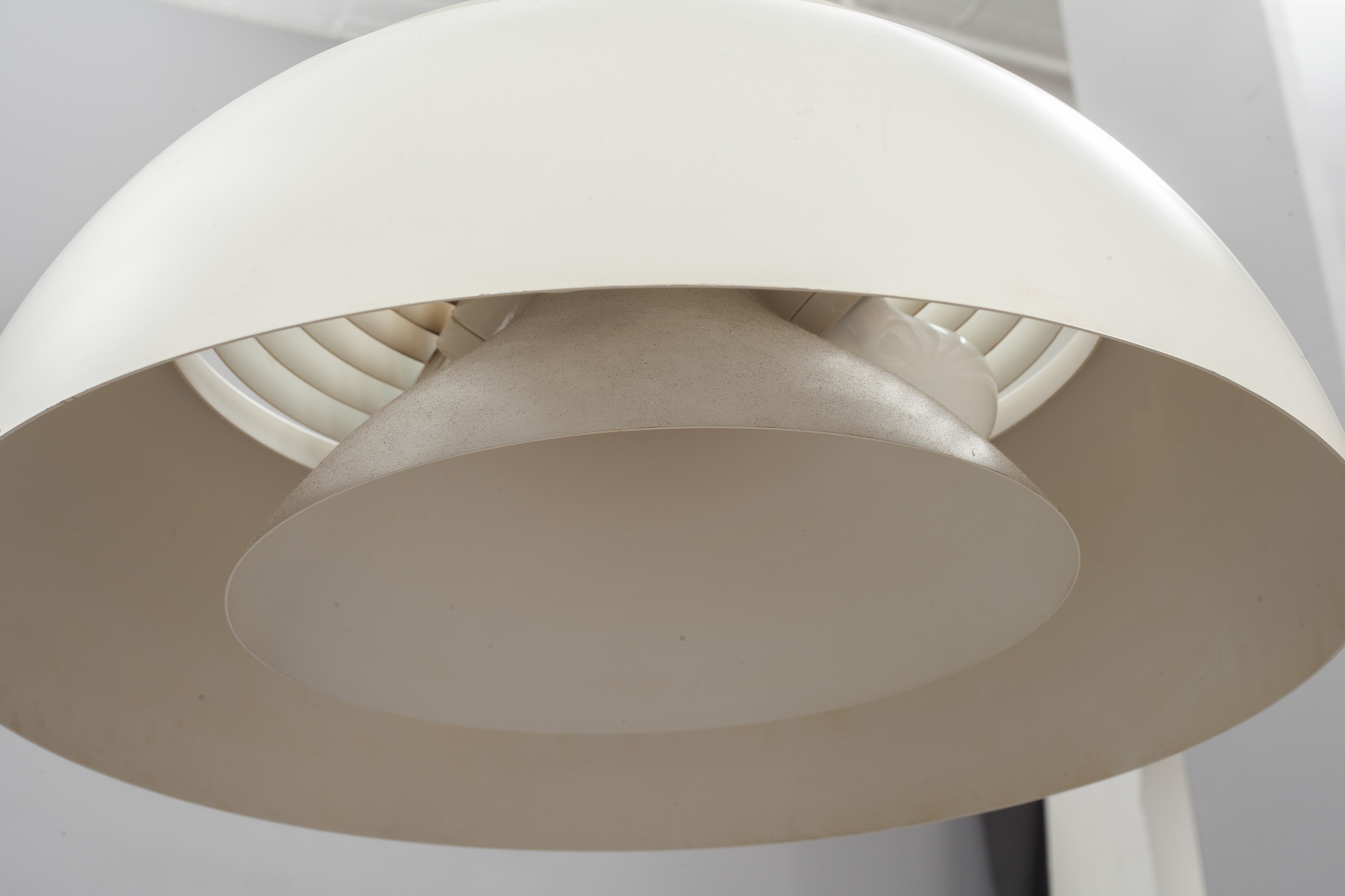 TAKLAMPA, "AJ-pendel", Arne Jacobsen för Louis Poulsen. - Bukowskis