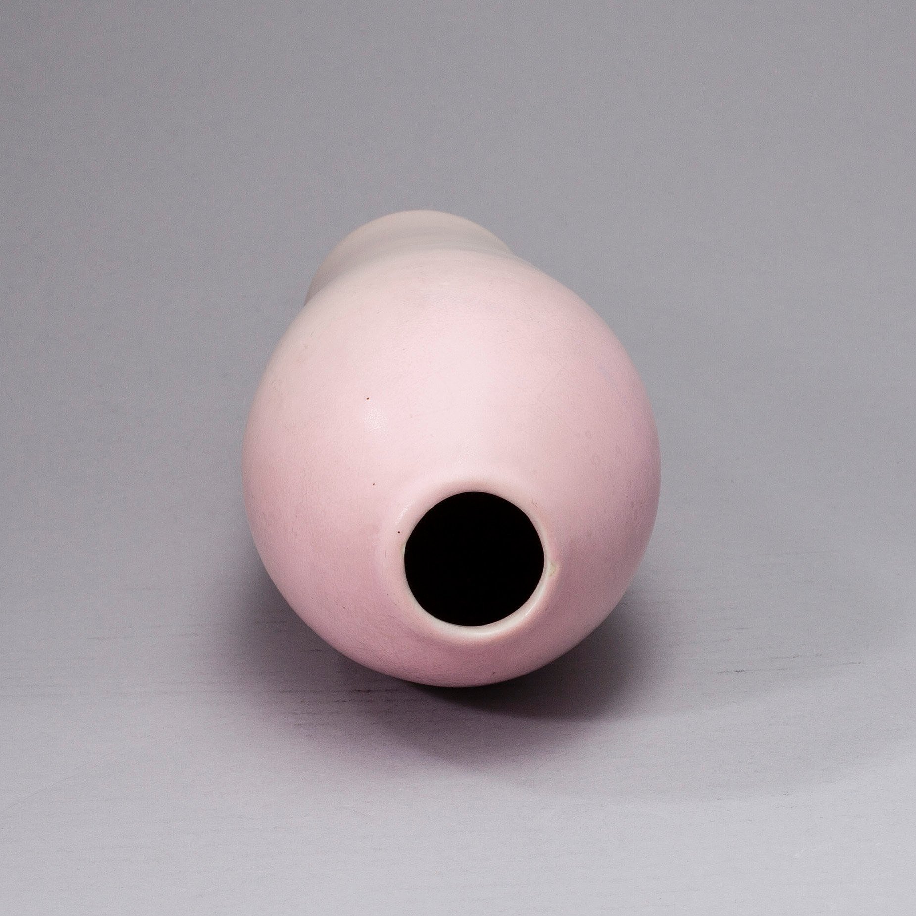 Toini Muona, A CERAMIC VASE. - Bukowskis