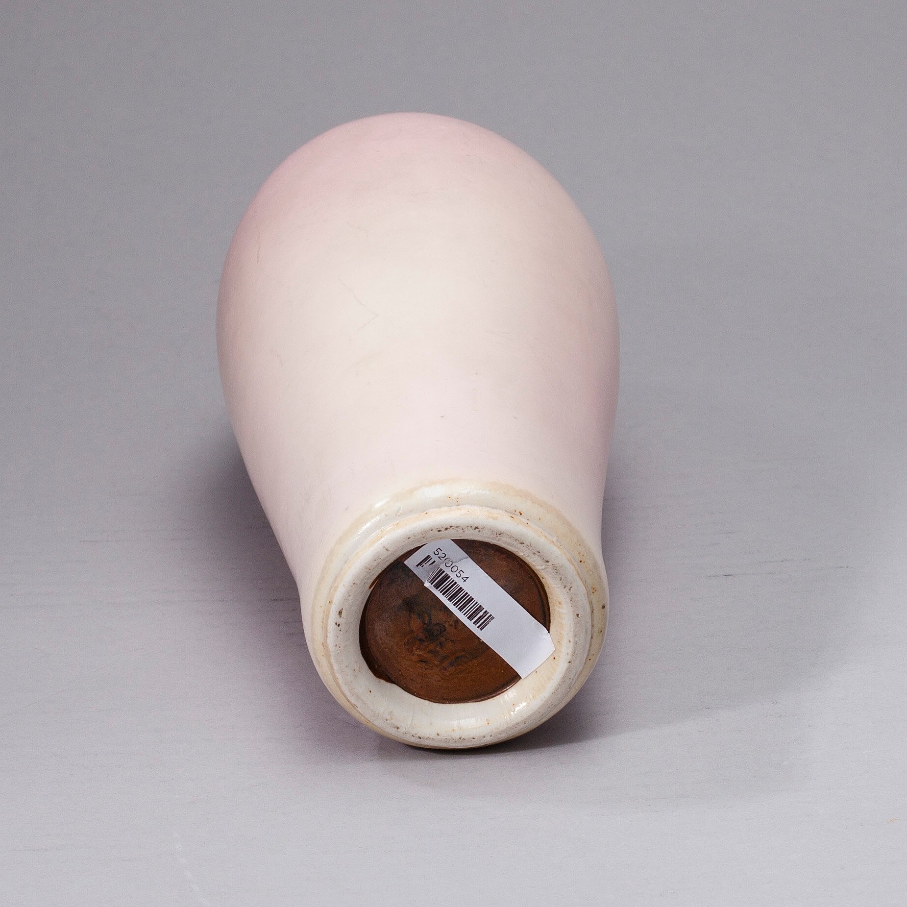 Toini Muona, A CERAMIC VASE. - Bukowskis