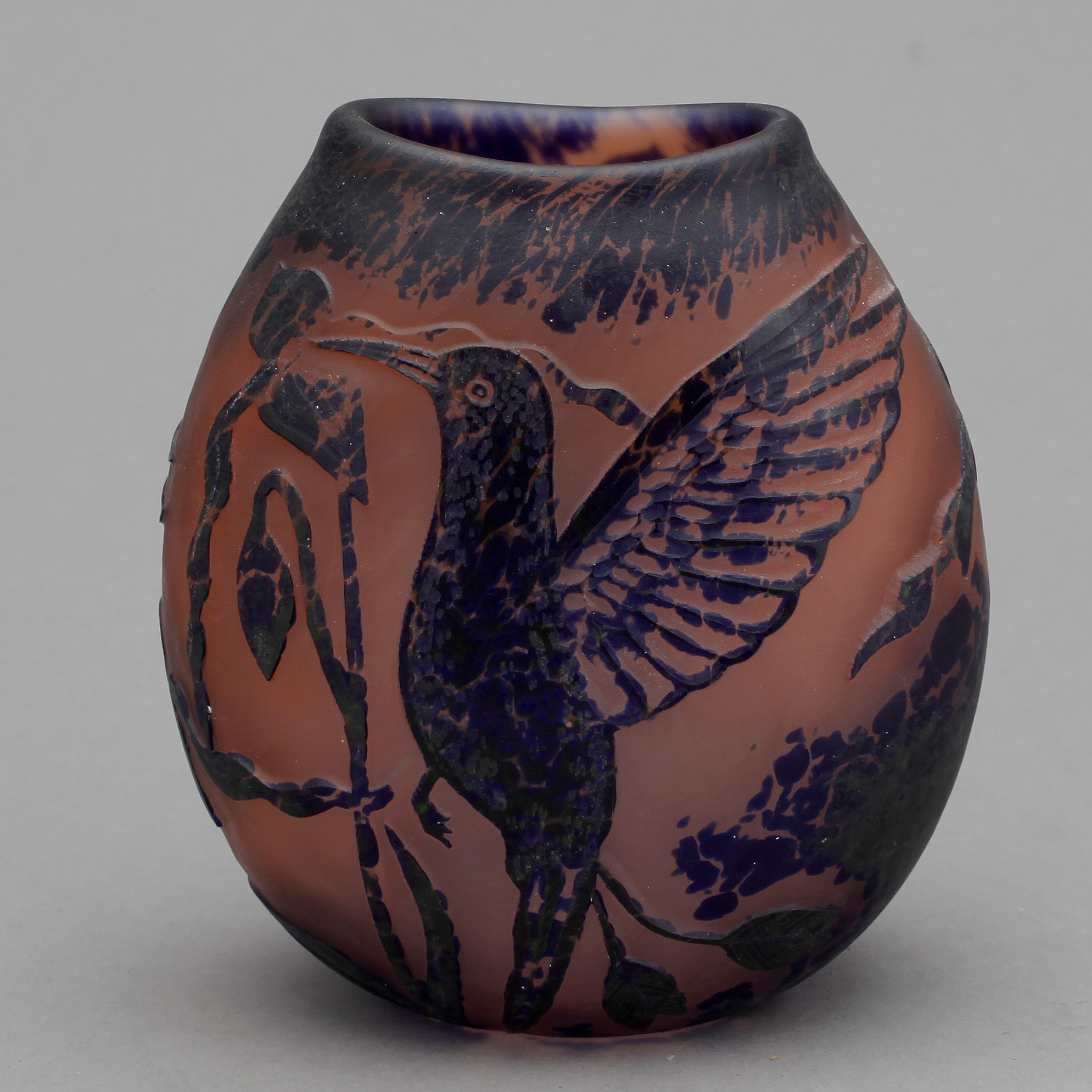 VAS, glas, Astrid Gate, signerad och daterad 1995. - Bukowskis