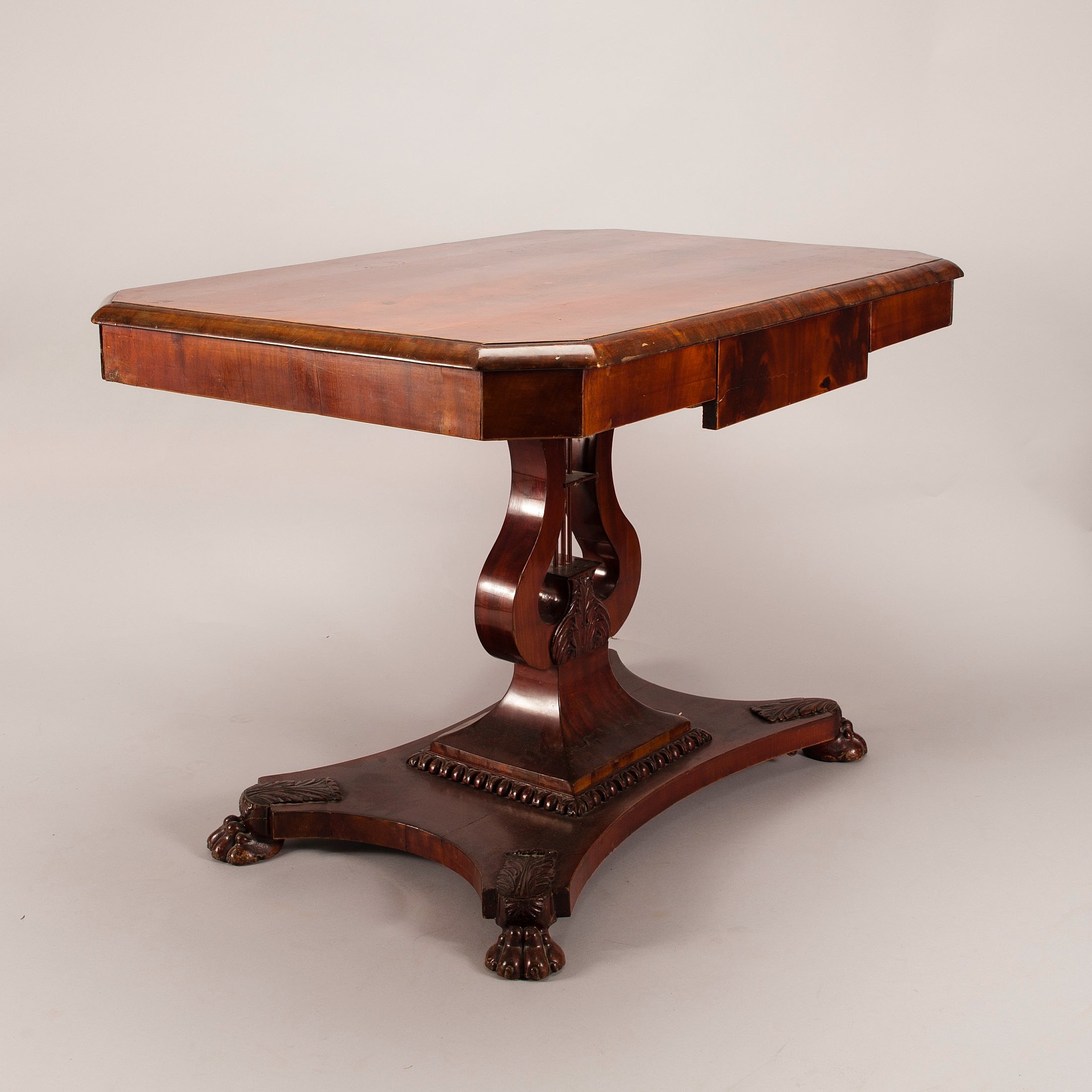 A SUITE OF RUSSIAN FURNITURE, 4 PIECES. НАБОР РУССКИХ МЕБЕЛИ, 4 ...