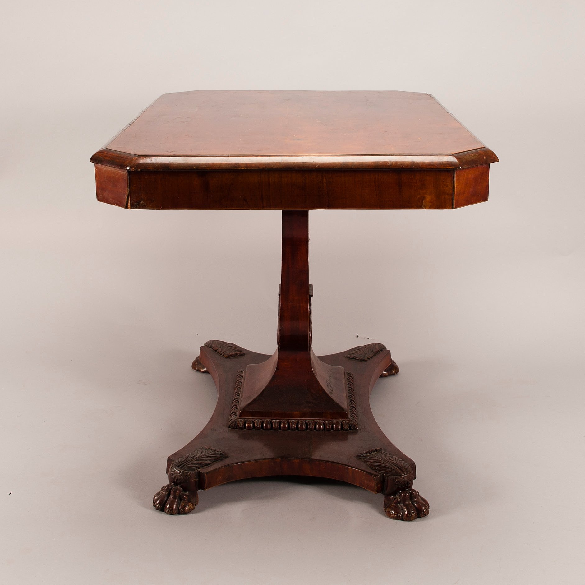 A SUITE OF RUSSIAN FURNITURE, 4 PIECES. НАБОР РУССКИХ МЕБЕЛИ, 4 ...