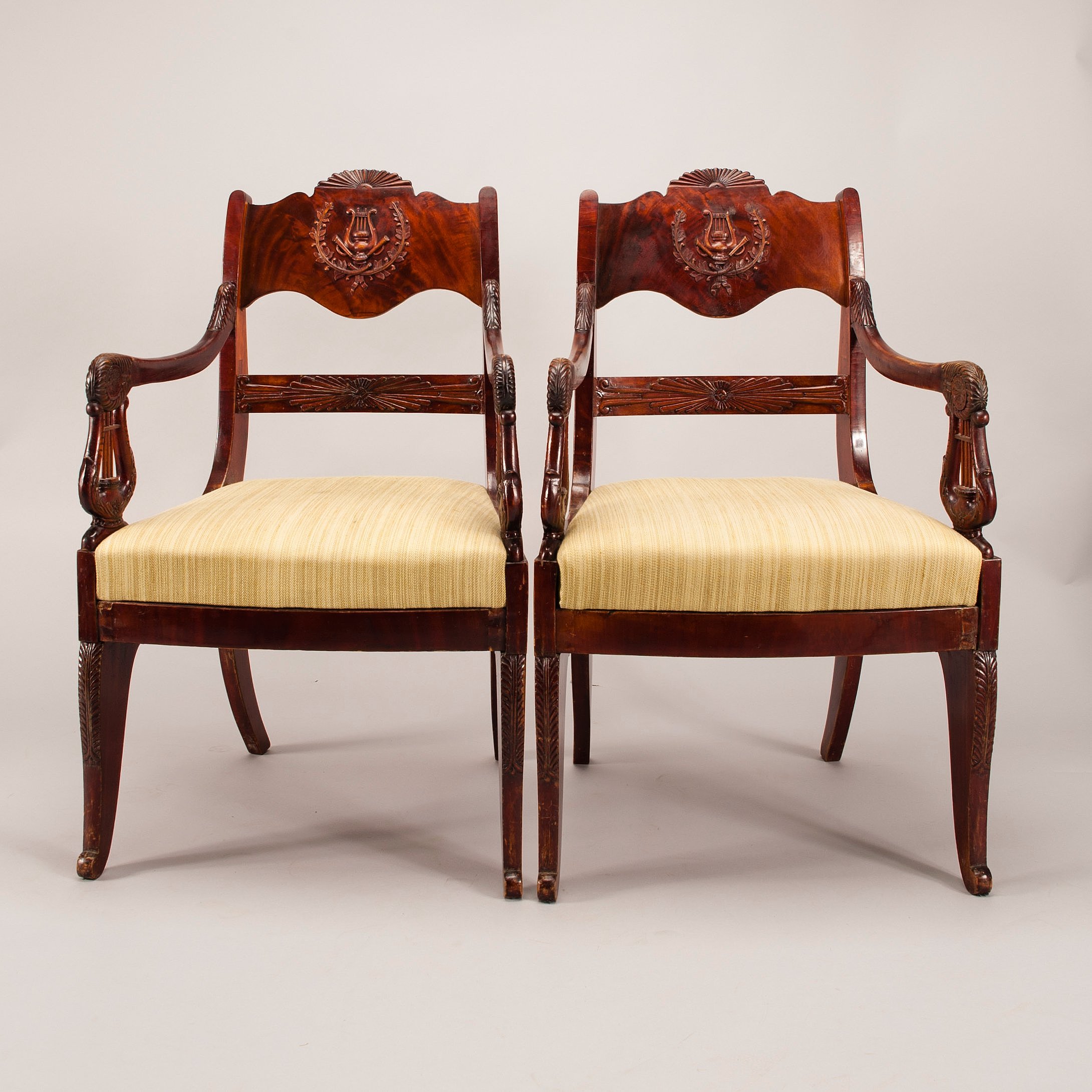 A SUITE OF RUSSIAN FURNITURE, 4 PIECES. НАБОР РУССКИХ МЕБЕЛИ, 4 ...