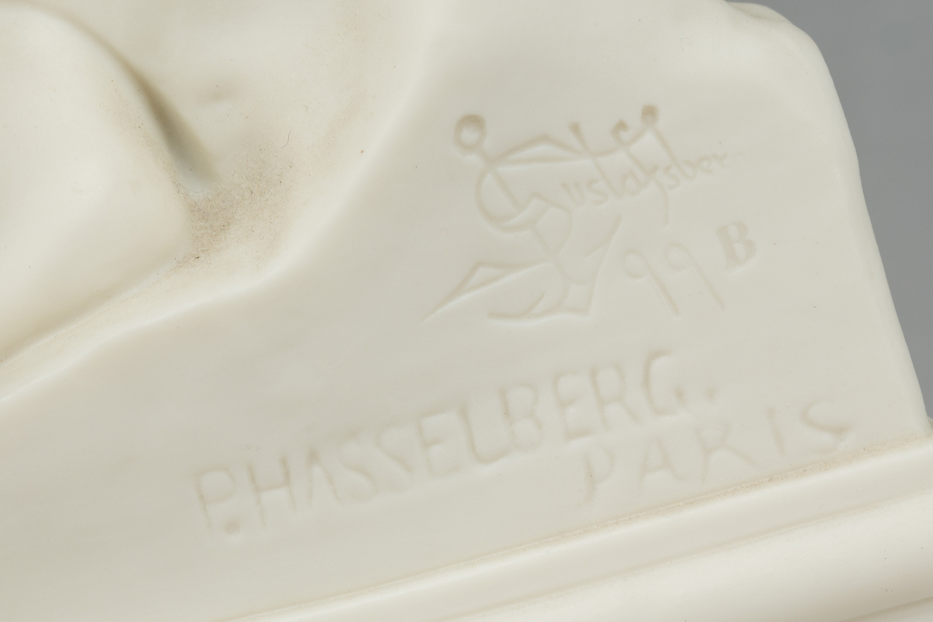 FIGURIN, parian, efter Per Hasselberg, Gustavsberg. - Bukowskis