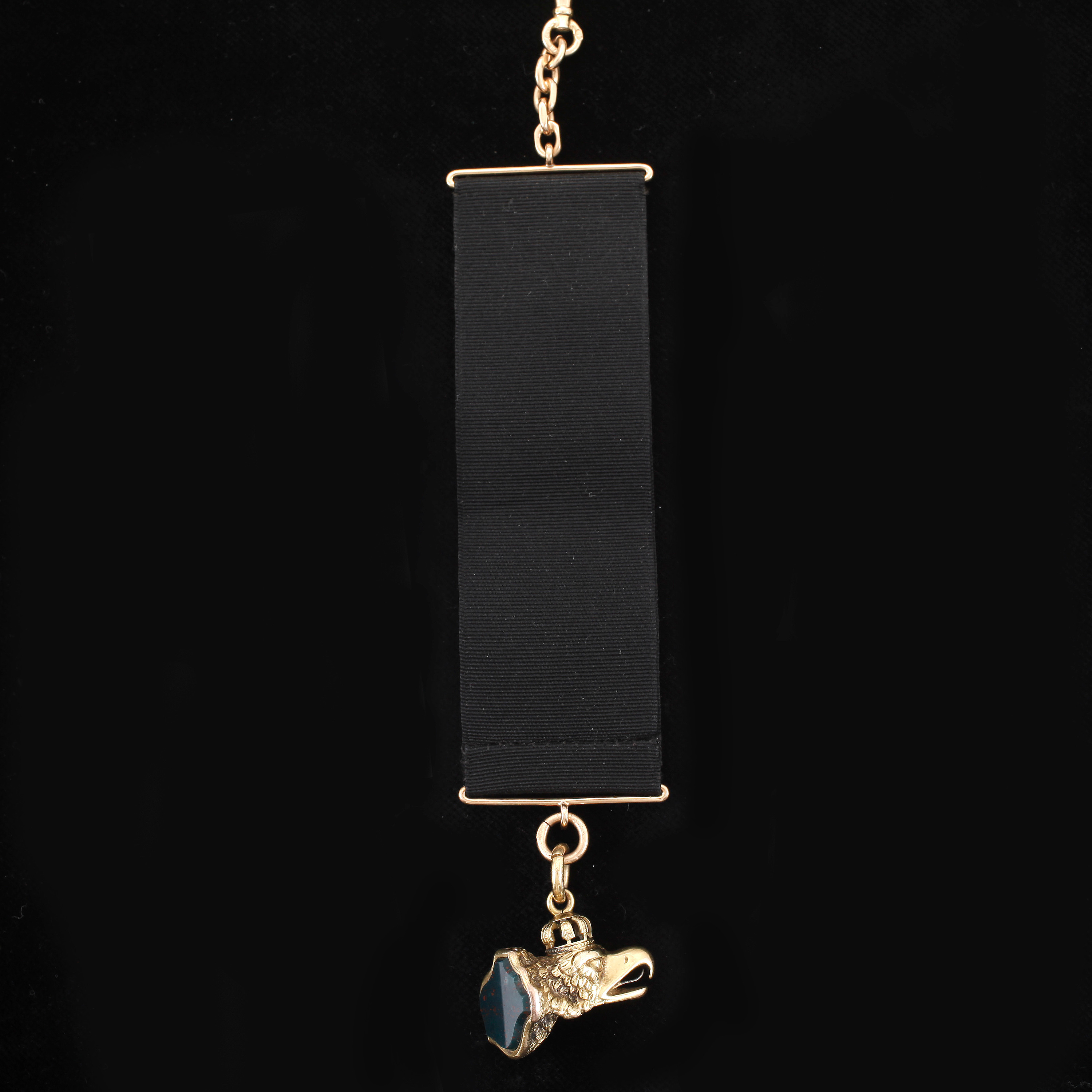 CHATELAINE, 18k guld. 1800/1900-tal, svensk importstämpel. - Bukowskis
