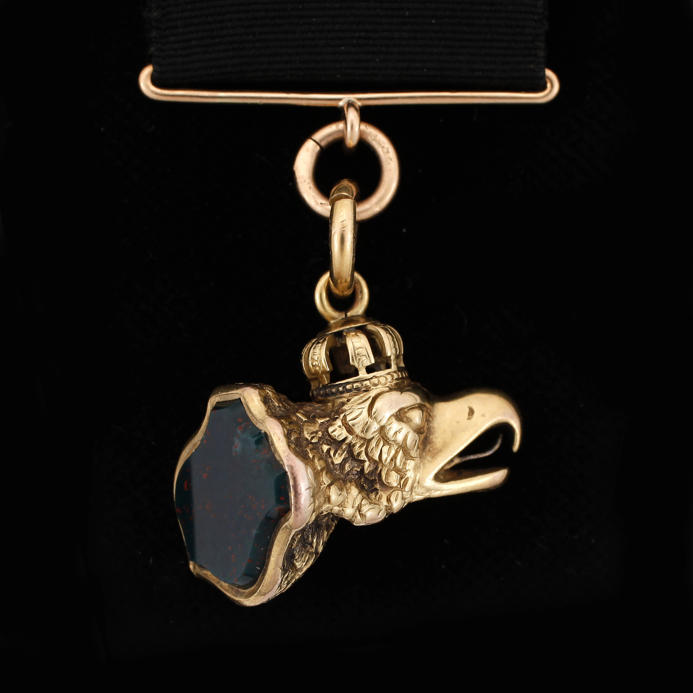 CHATELAINE, 18k guld. 1800/1900-tal, svensk importstämpel. - Bukowskis