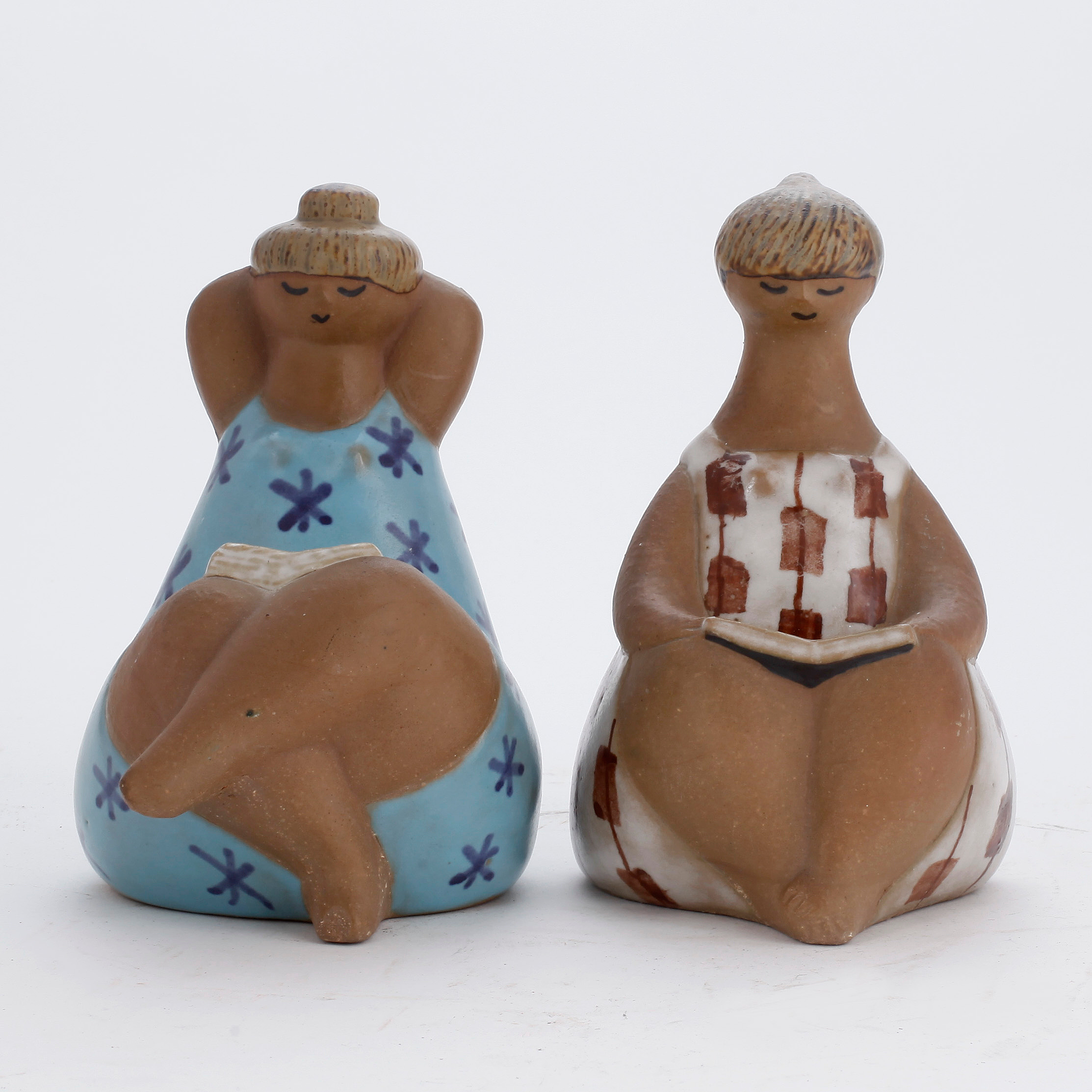 FIGURINER, 2st, stengods, "Emma" & "Amalia", Lisa Larson, Gustavsberg. - Bukowskis