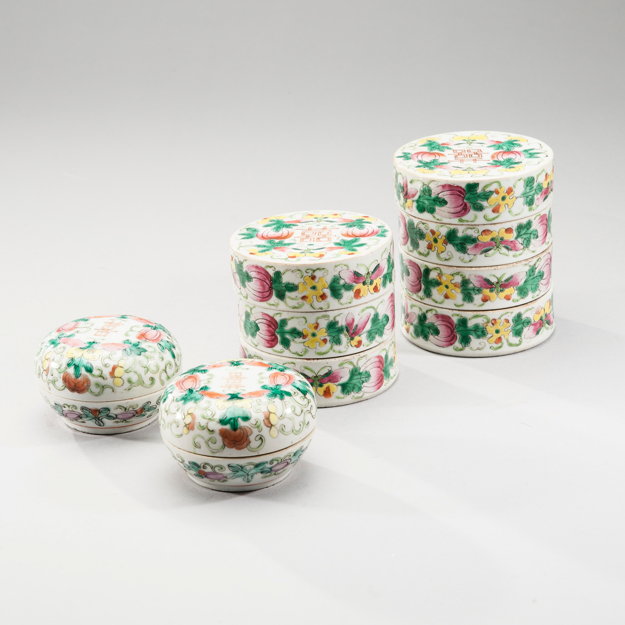 DOSOR, 2+2 st, porslin, Kina 1900-talets första hälft. - Bukowskis