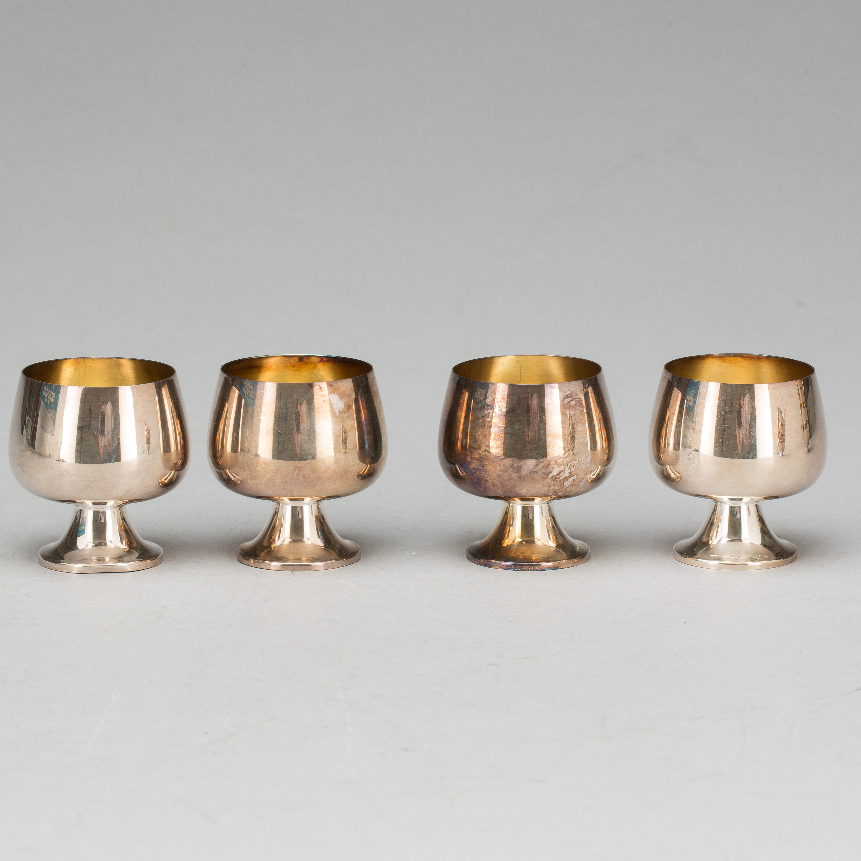 PUNSCHMUGGAR och SNAPSGLAS, 22 delar, silver, 1900-talets andra hälft ...