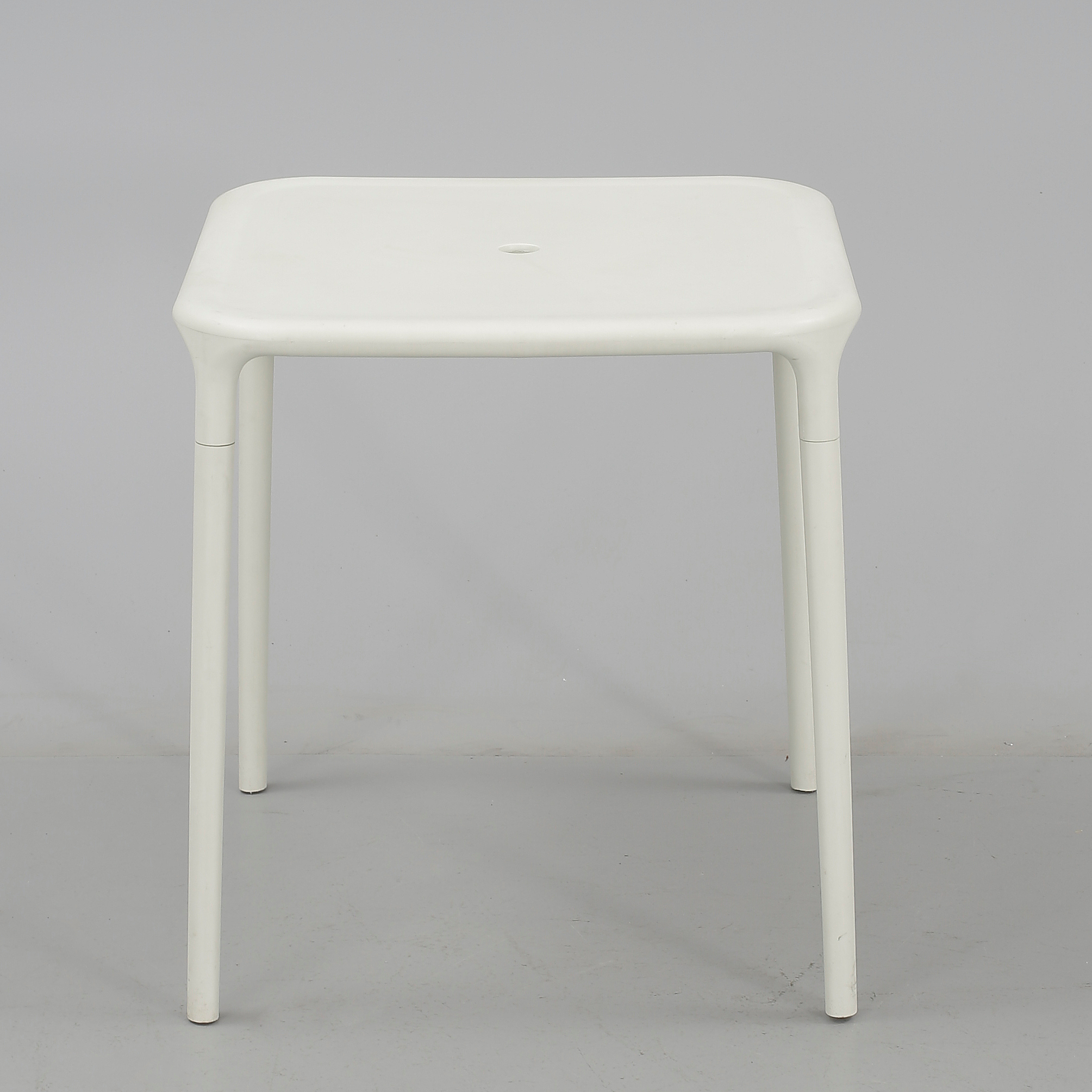 BORD, "Air-Table", Jasper Morrison, Magis, Italien. Designat 2001. - Bukowskis