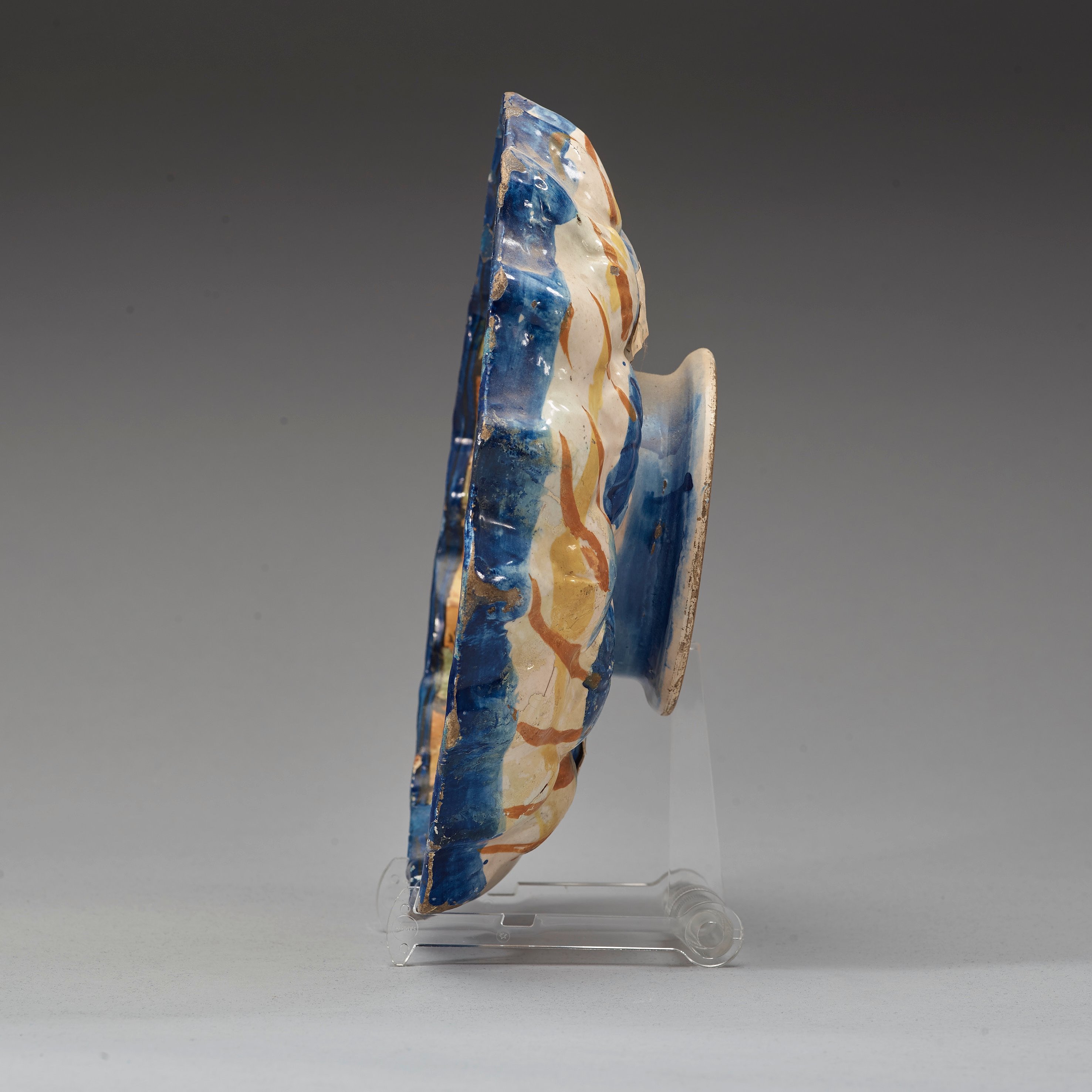 TAZZA, majolika, Italien 1600-tal. - Bukowskis