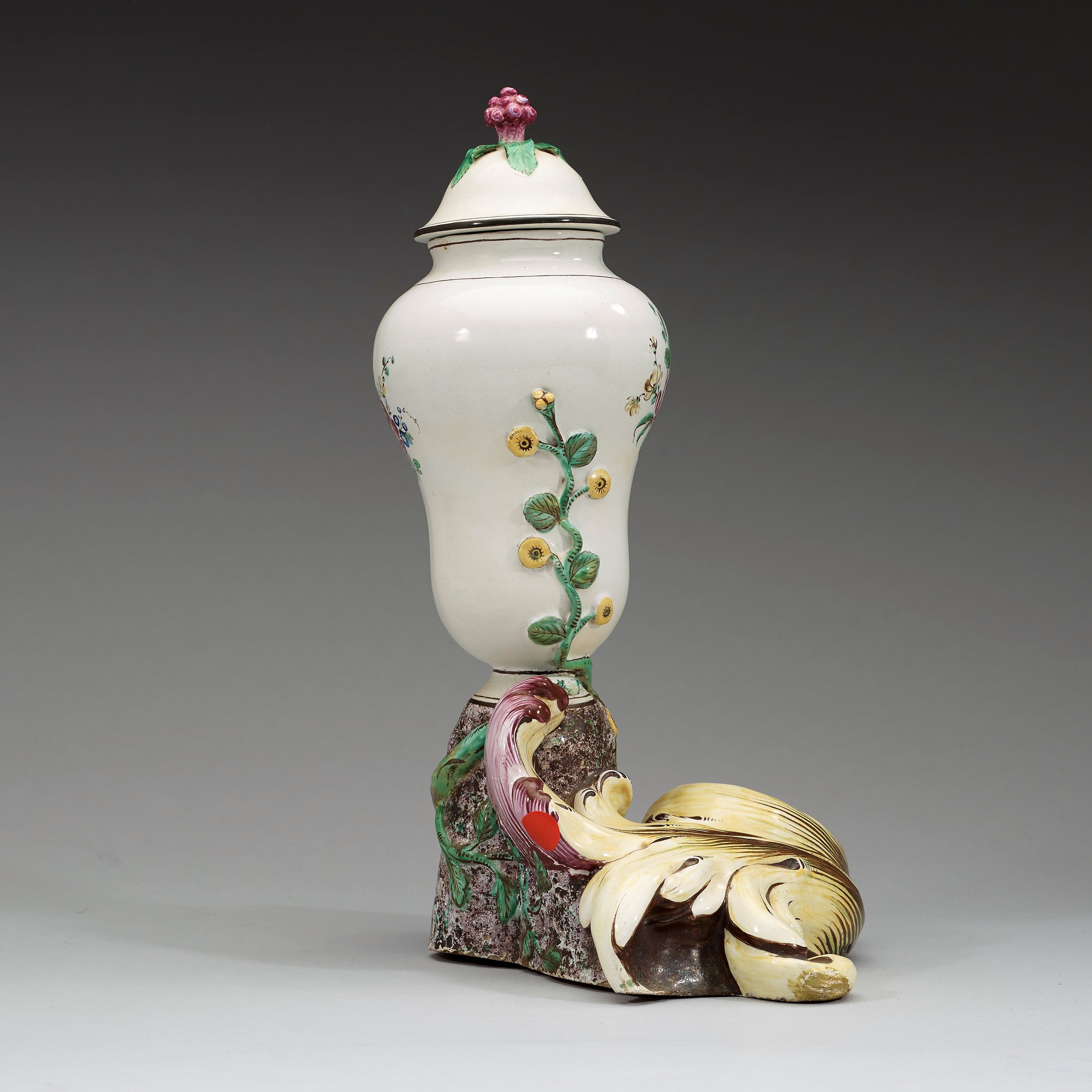 A Swedish Marieberg faience vase with cover, dated 1772. - Bukowskis