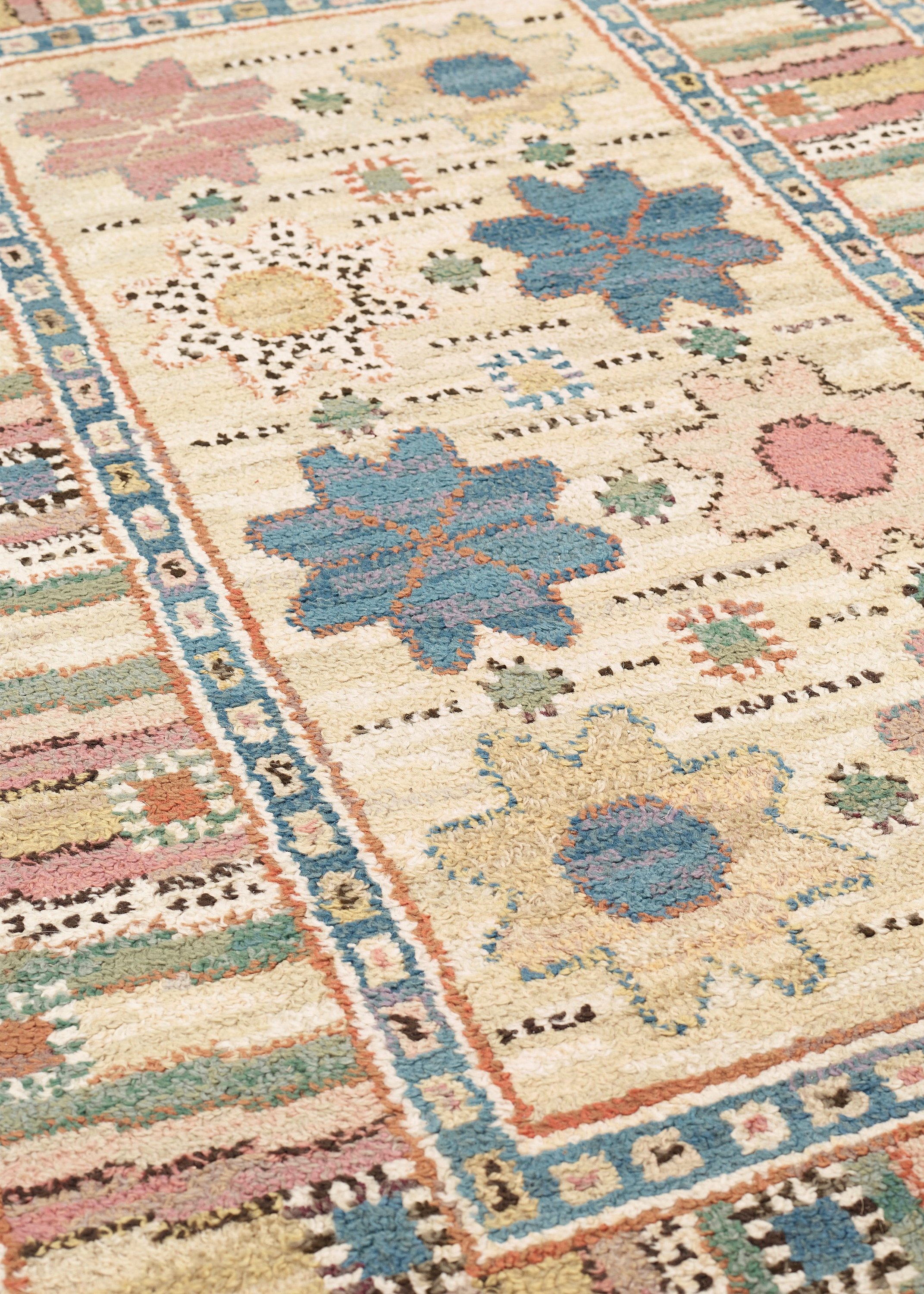 RUG. "Scholanders matta". Knotted pile. 218,5 x 124 cm. Signed MMF ...