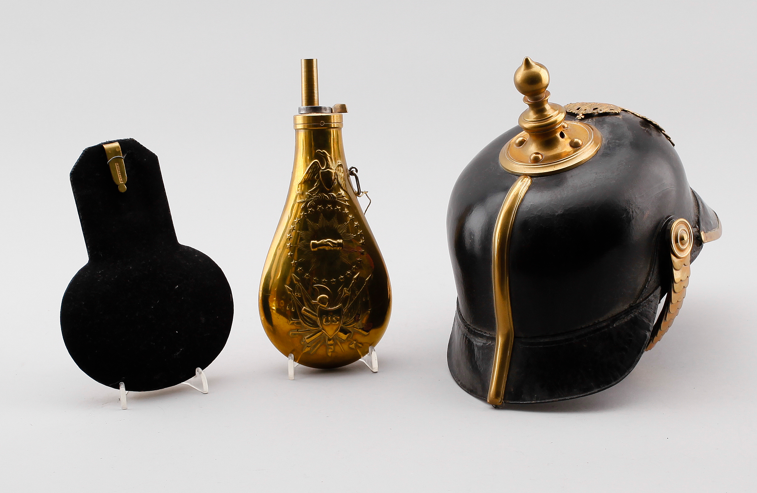 POLISKASK, EPÅLETT SAMT KRUTHORN, 1800-/1900-tal. - Bukowskis