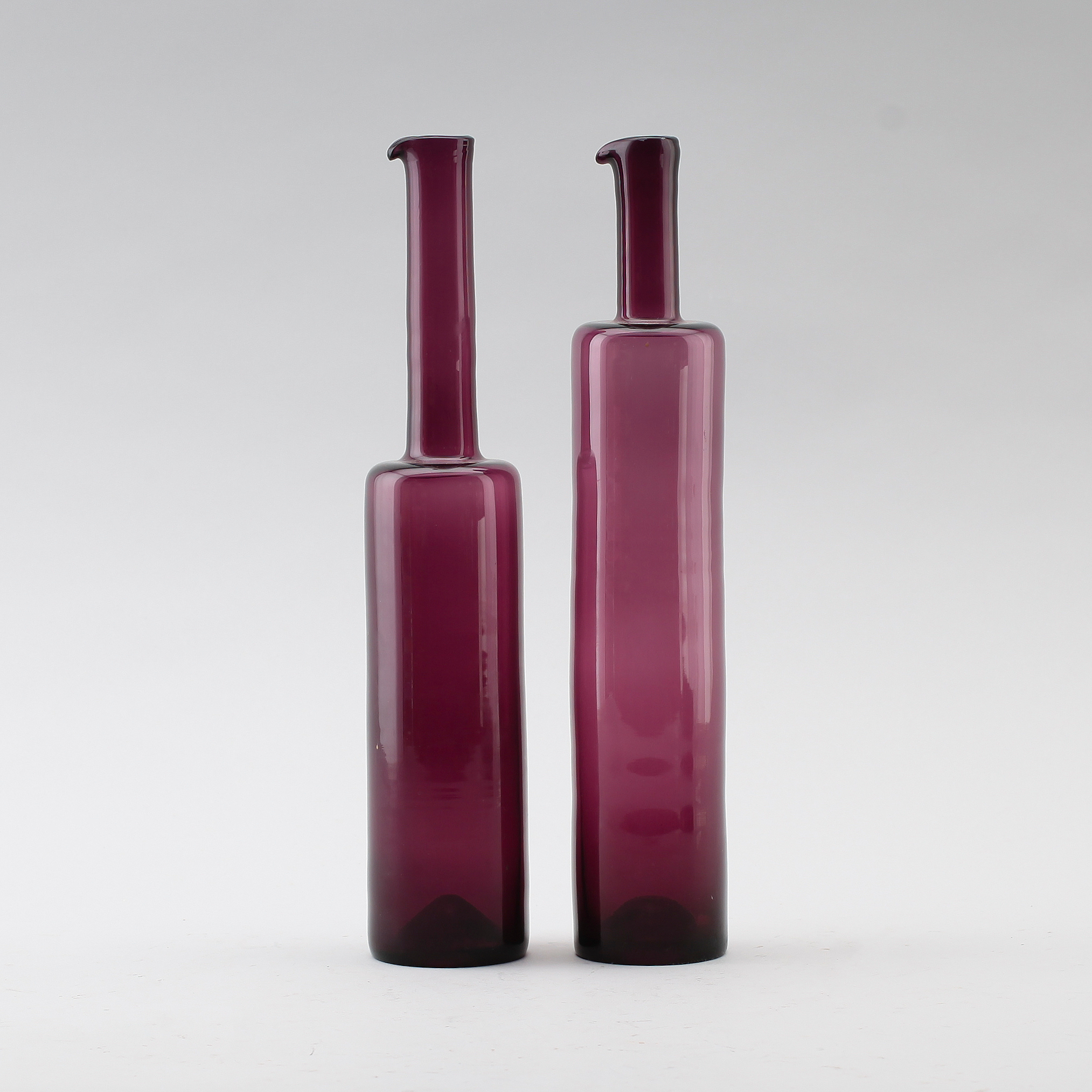 FLASKOR, 2 st, GLAS, Nanny Still, Finland. - Bukowskis