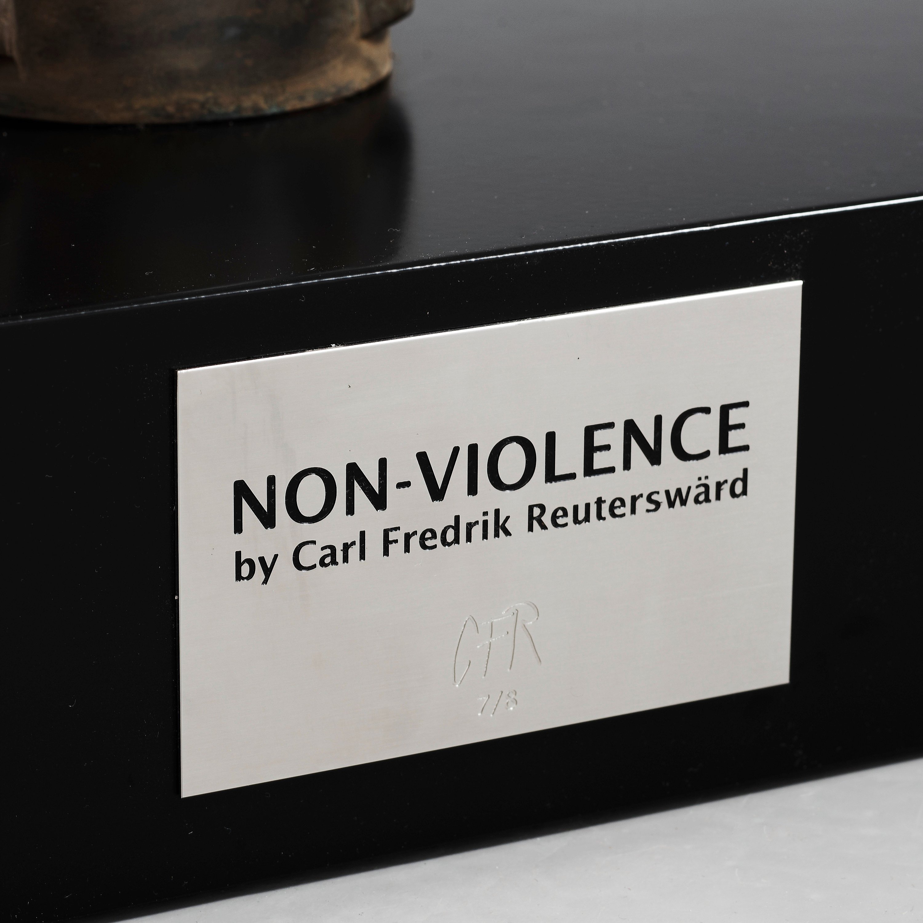 Carl Fredrik Reuterswärd, "Non-violence". - Bukowskis