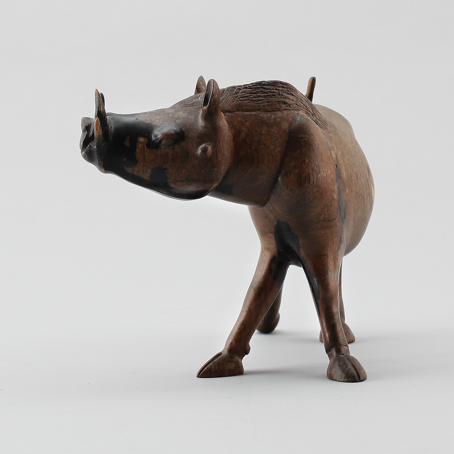 SKULPTUR, skuret trä, orientalisk, 1900-tal. - Bukowskis