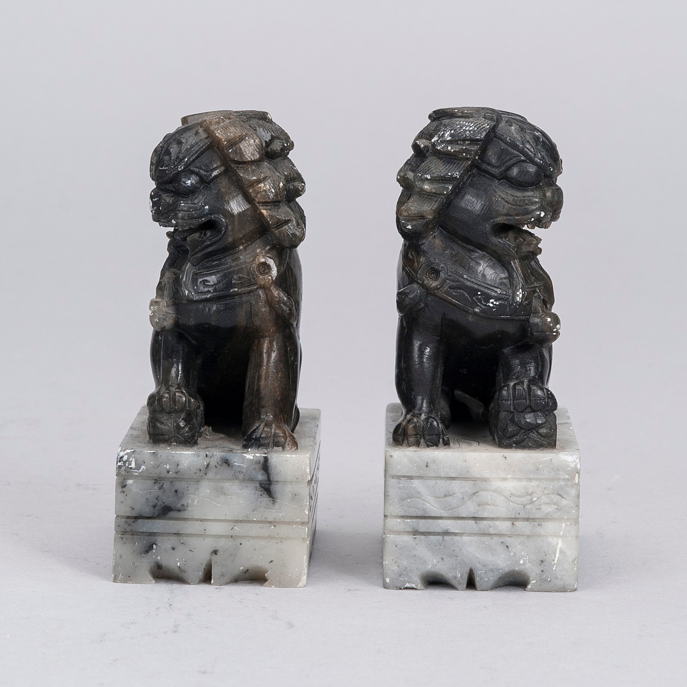 FO-HUNDAR, ett par, soapstone, Kina, 1900-talets slut. - Bukowskis
