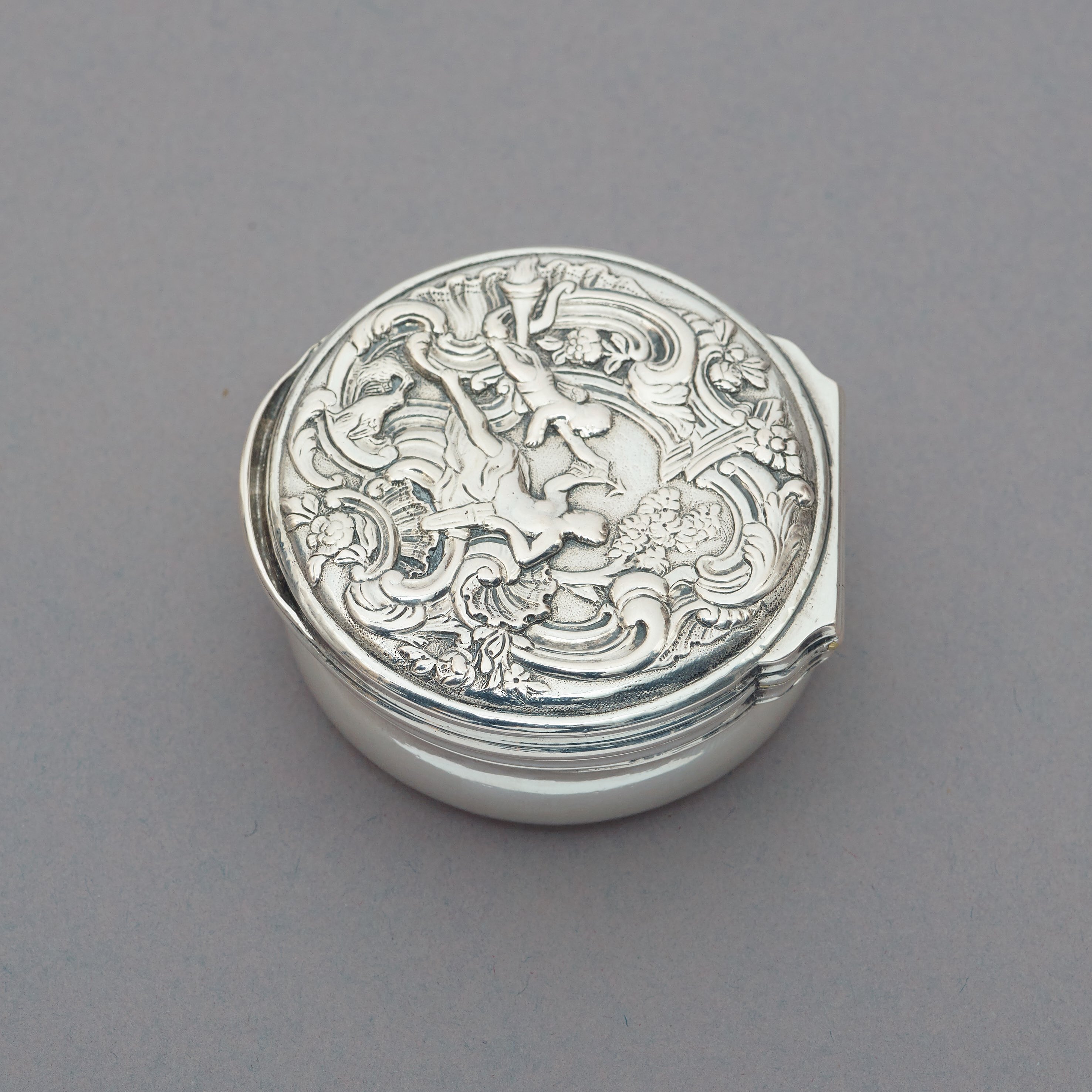 SNUSDOSA, av Peter Pihl, Västervik 1766. Rokoko. - Bukowskis