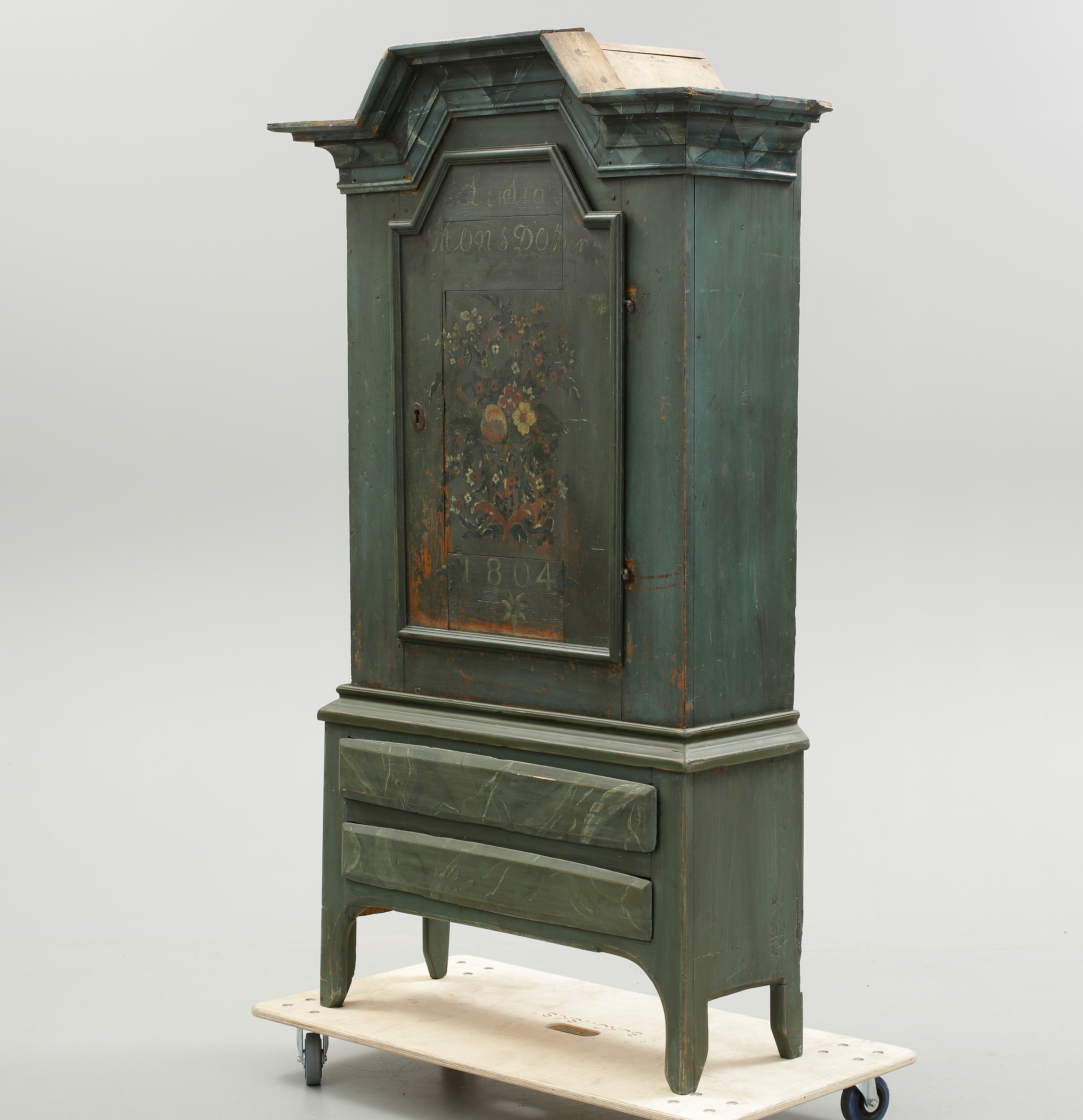 SKÅP, allmoge, Jämtland, bär datering 1804. - Bukowskis