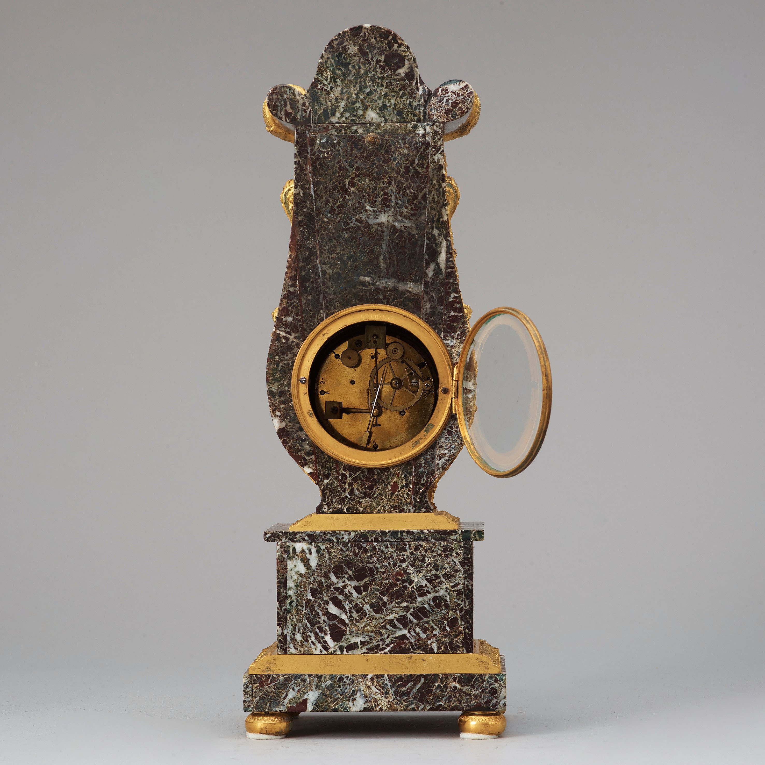 A French 19th century mantel clock. - Bukowskis