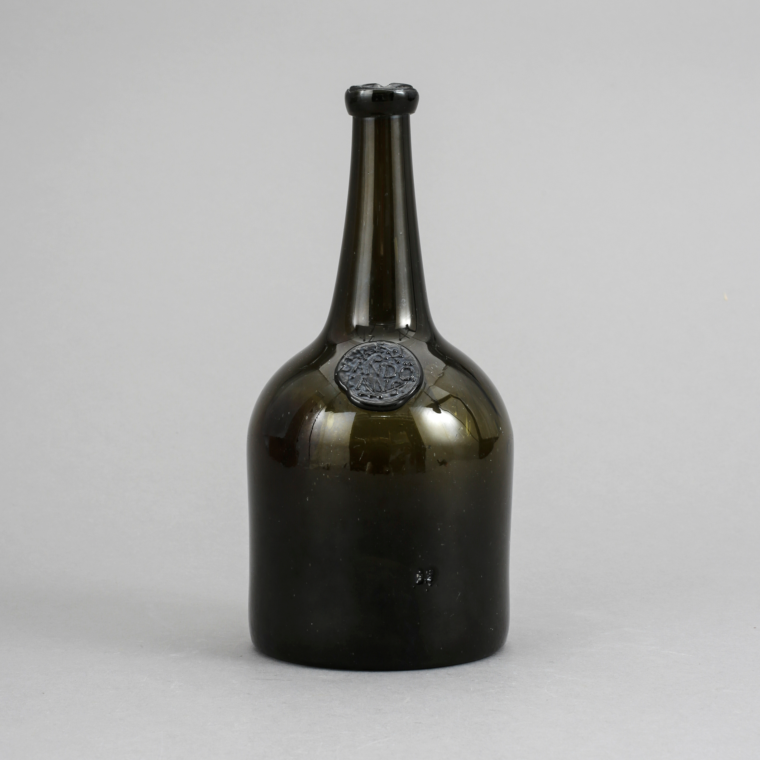 FLASKA, glas, 1700-tal. - Bukowskis