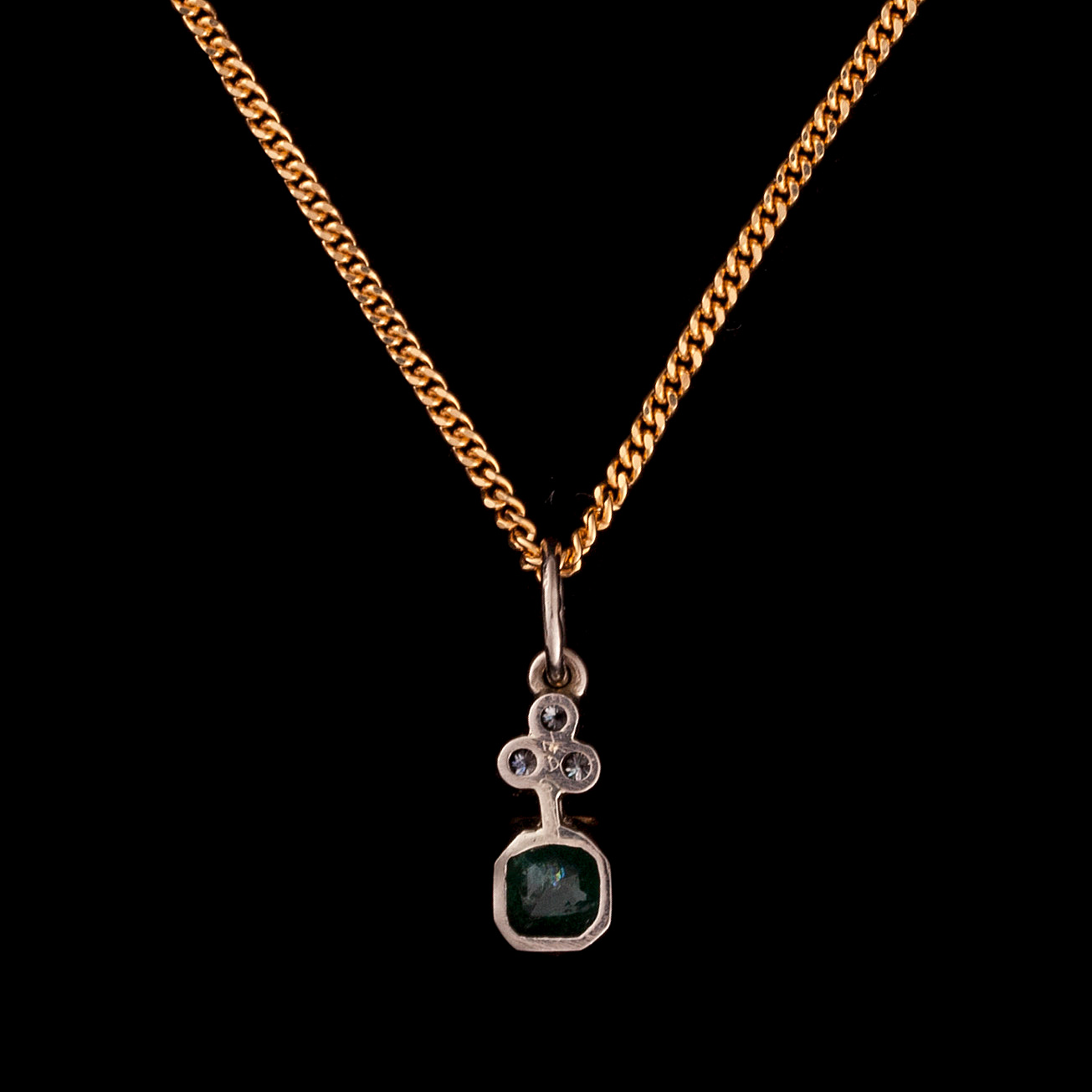 HÄNGE, 18K guld, smaragd och diamanter. Vikt totalt ca 4,1 g. - Bukowskis