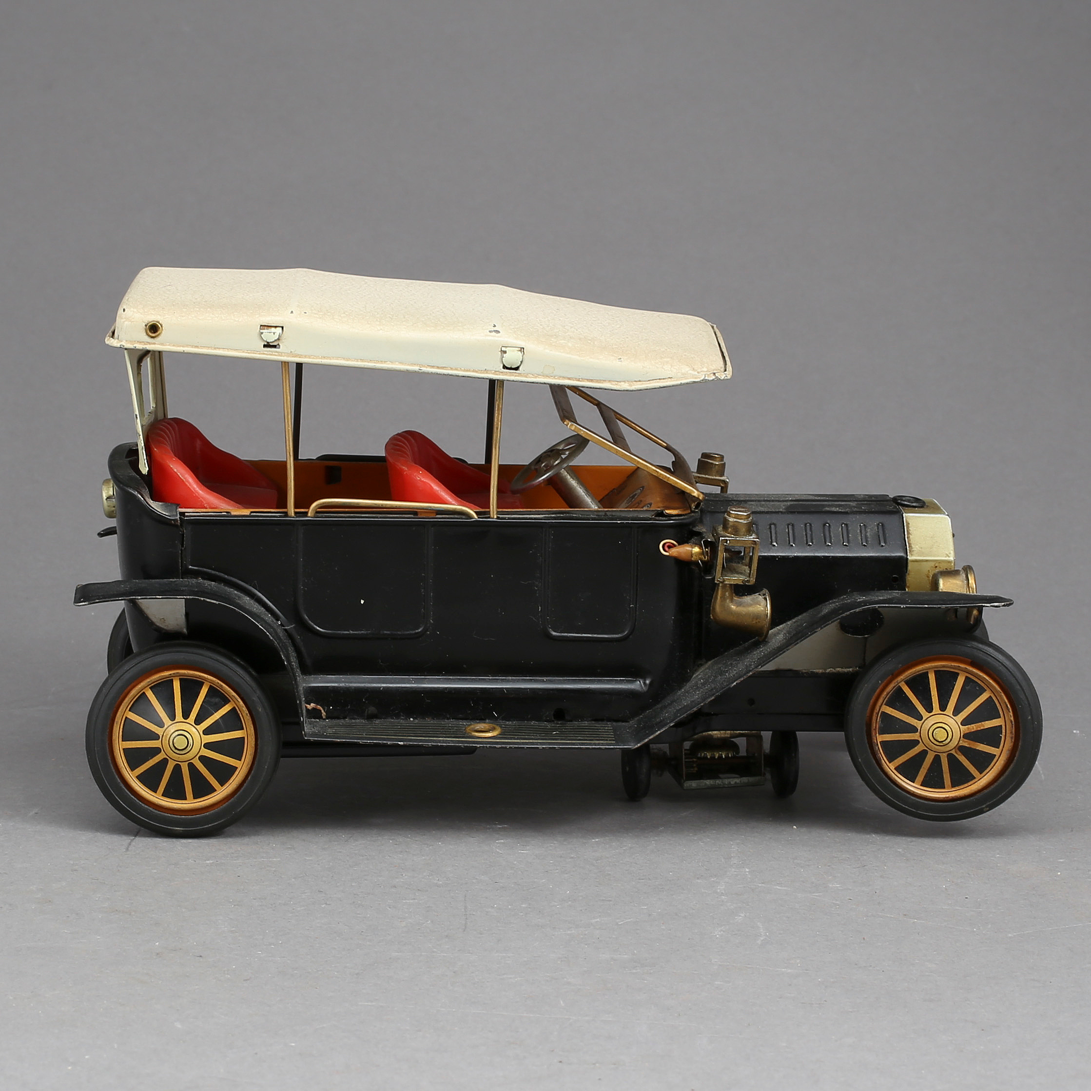 LEKSAKSBIL, plåt, Japan, 1900-talets mitt. - Bukowskis