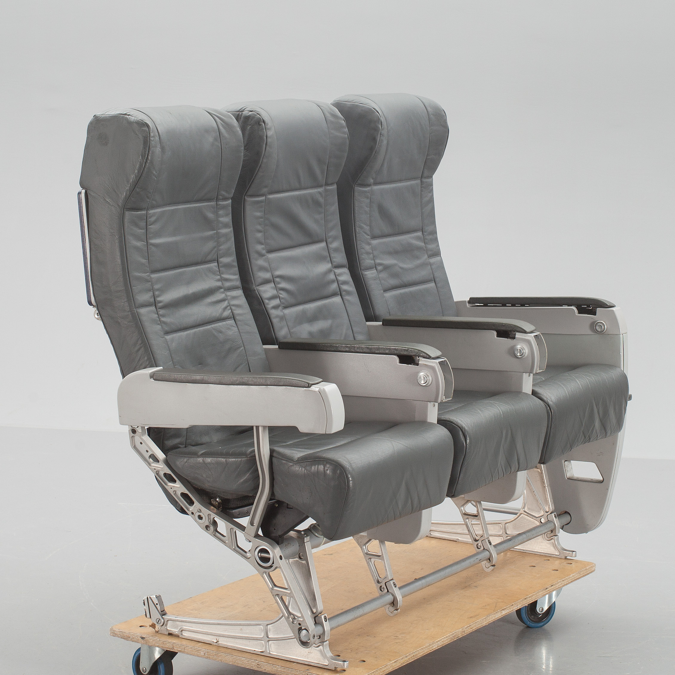 FLYGPLANSSTOLAR, 3 sits. - Bukowskis