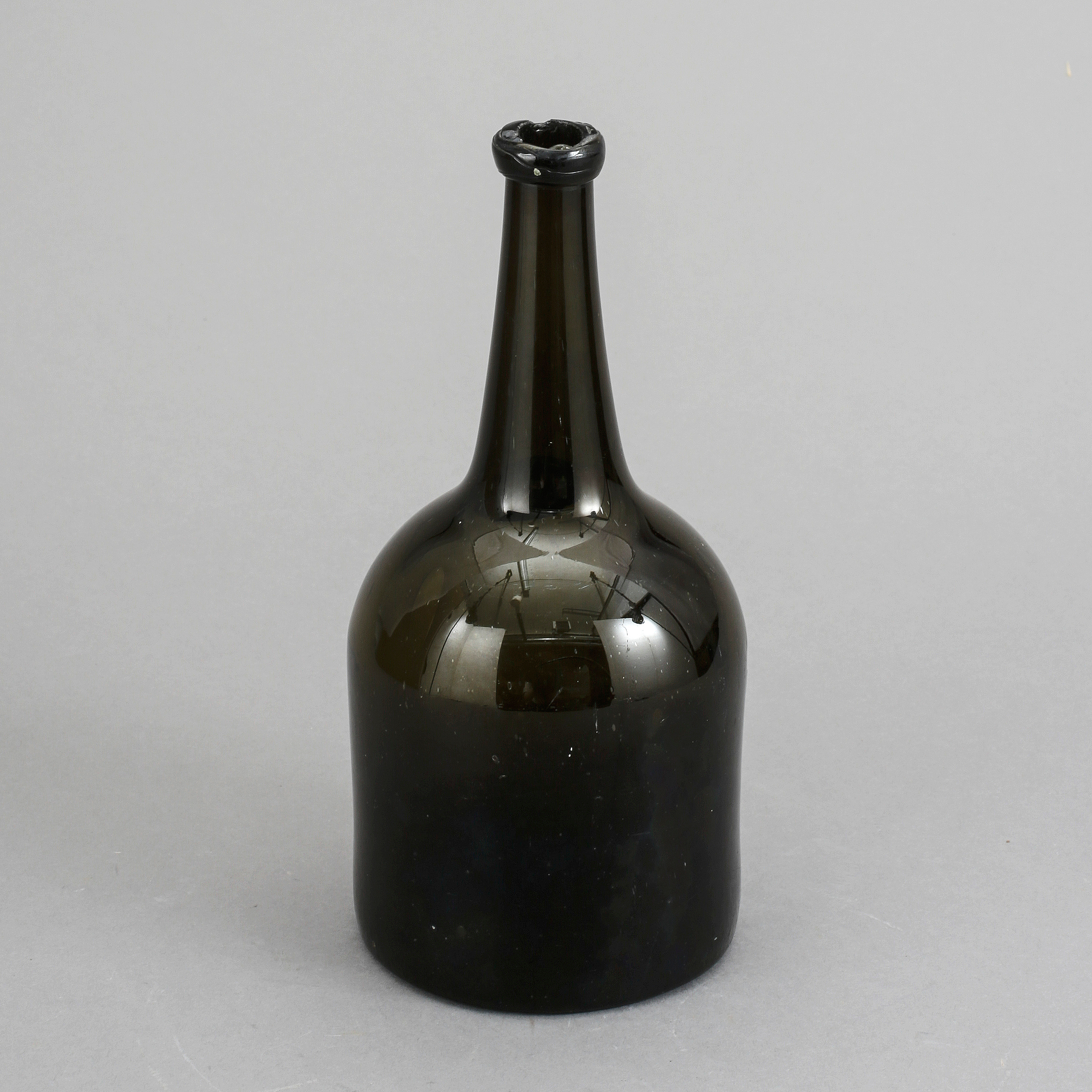 FLASKA, glas, 1700-tal. - Bukowskis