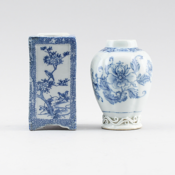 TEVAS OCH VAS, porslin, Kina och Japan, 1700-/1900-tal. - Bukowskis