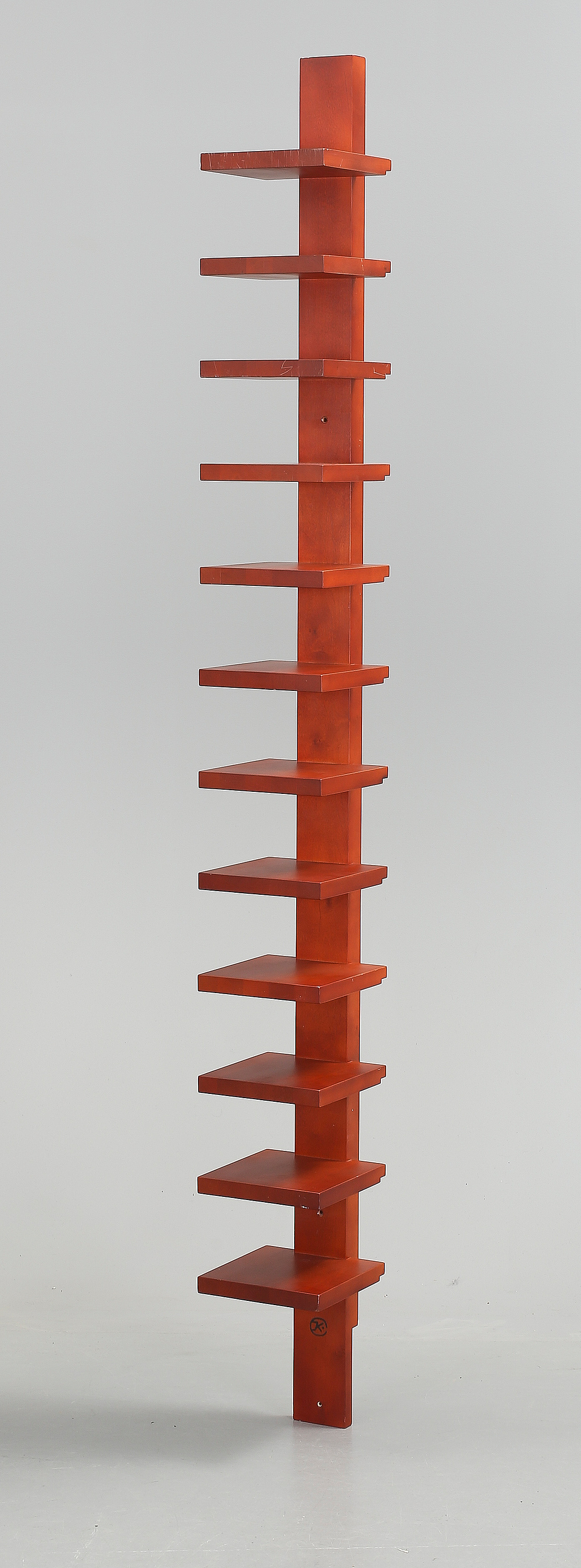 HYLLA, "Pilaster", John Kandell, Källemo, 1900/2000-tal. - Bukowskis