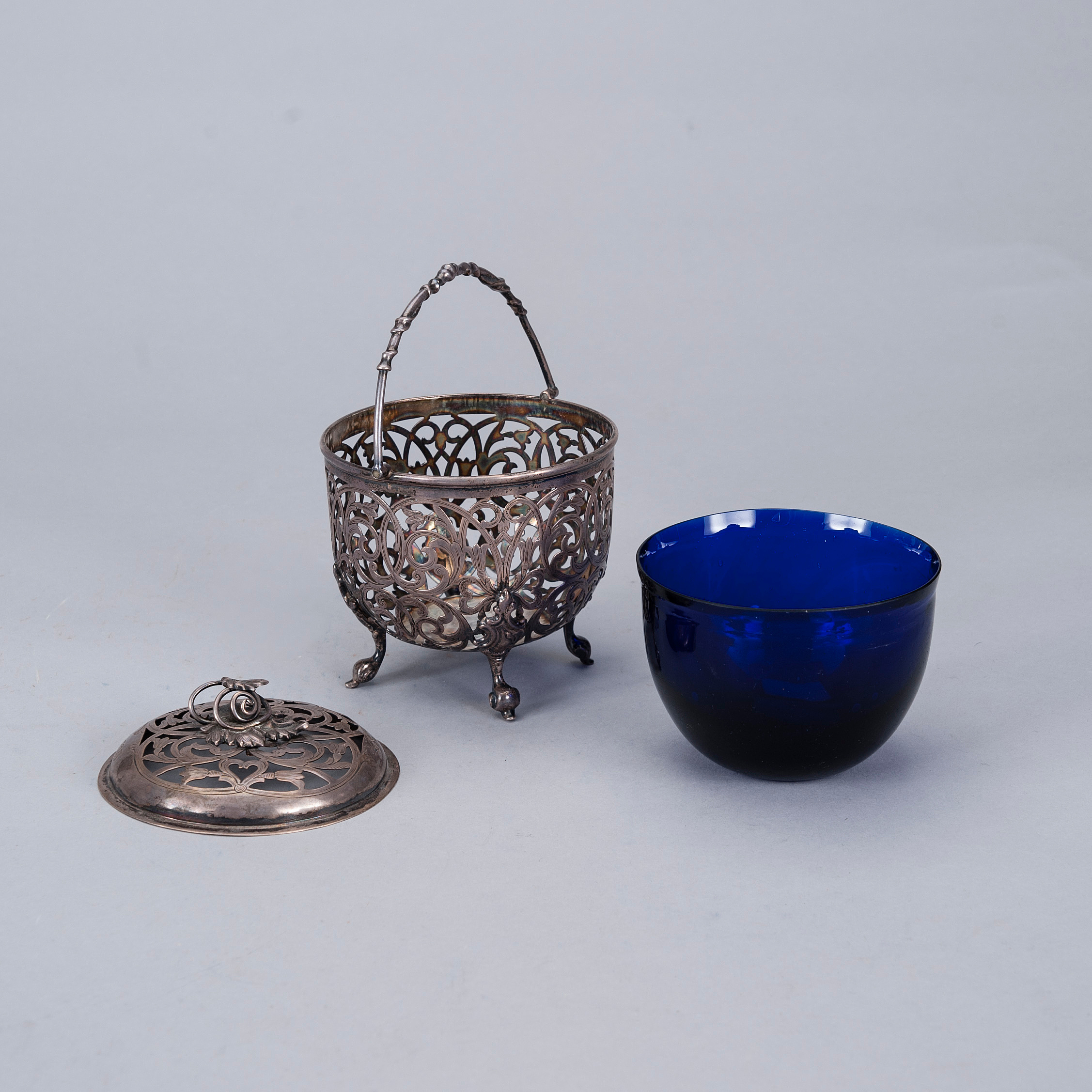 BONBONJÄR, silver, Birmingham, England 1851. Vikt ca 274,5 g. - Bukowskis