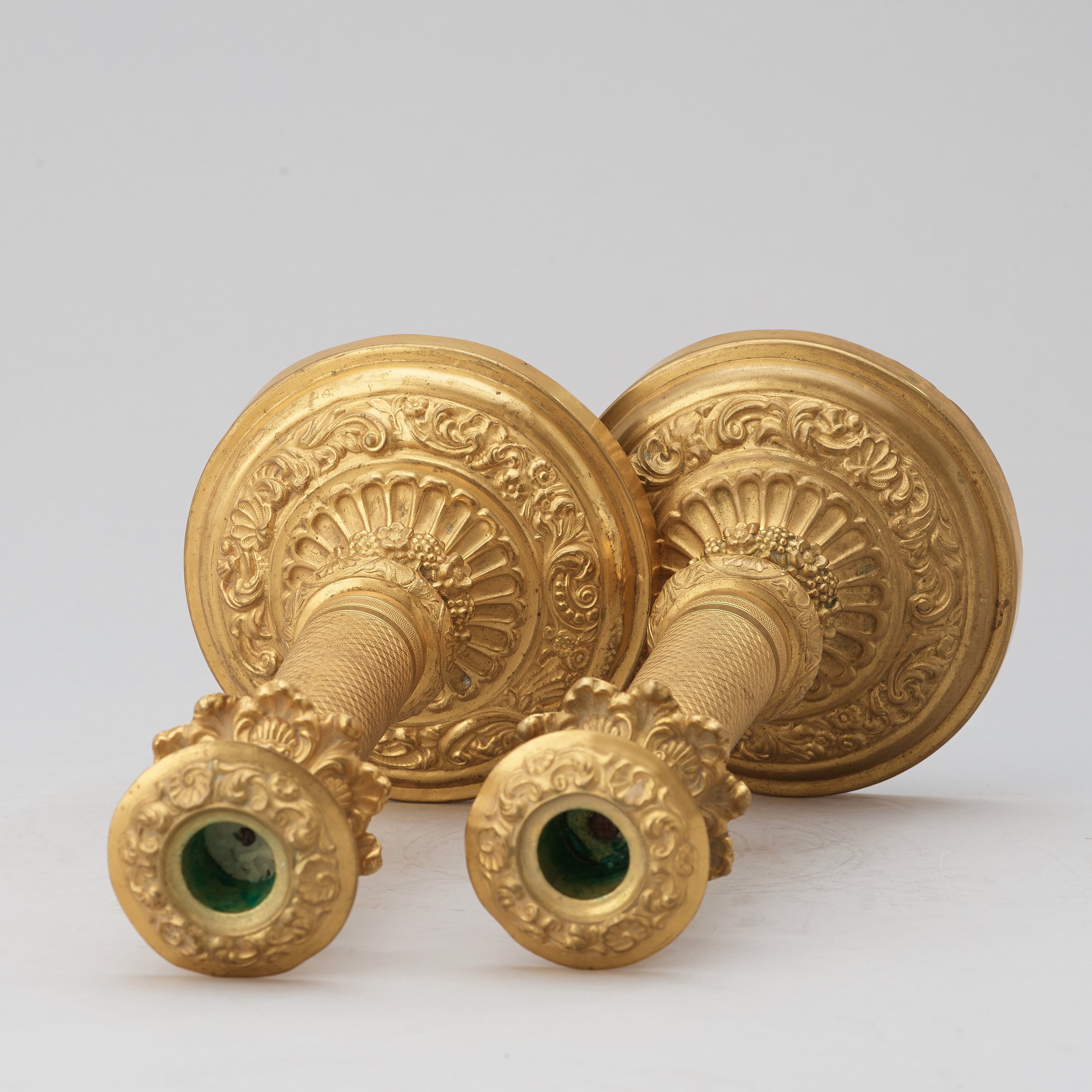 A pair of Russian 1830/40's brass candlesticks. - Bukowskis