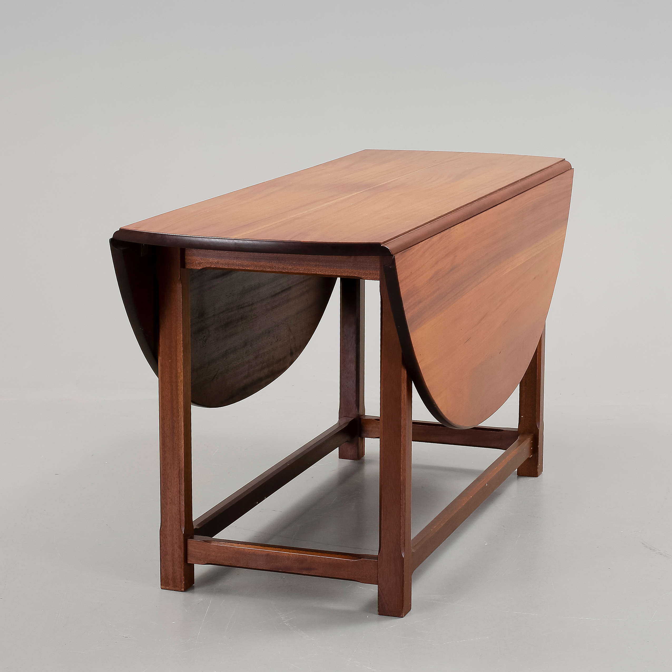 KLAFFBORD, s.k. Hunters table, 1900-talets andra hälft. - Bukowskis