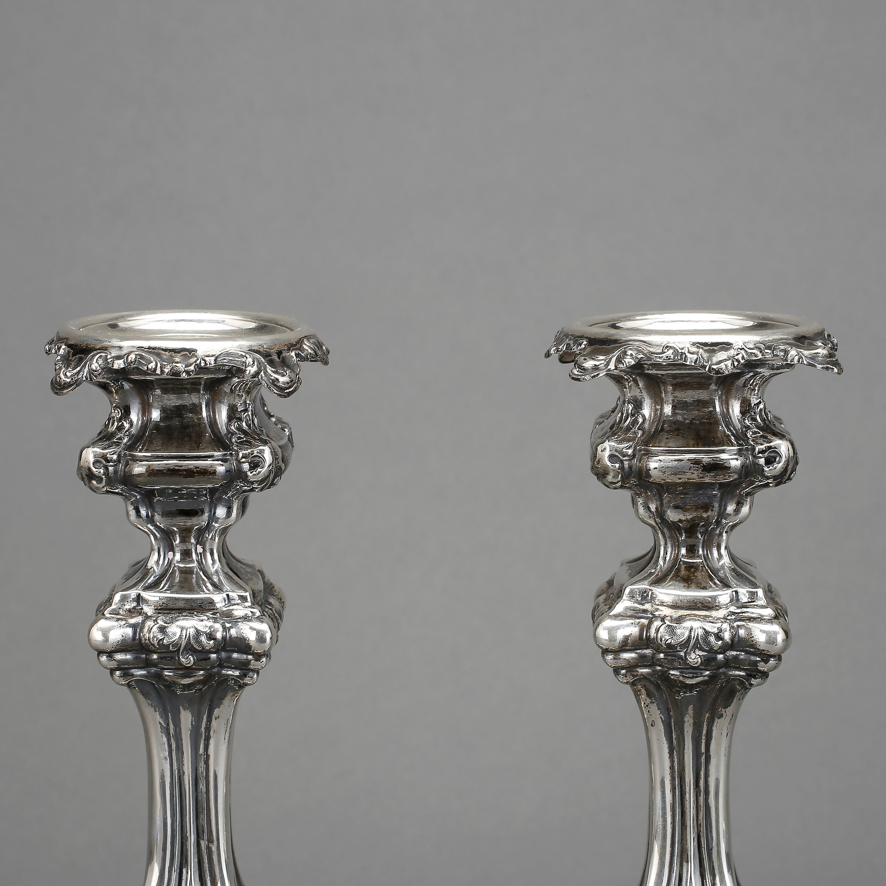 LJUSSTAKAR, ett par, silver, nyrokoko, Carl Petter Norlin, Malmö 1845 ...