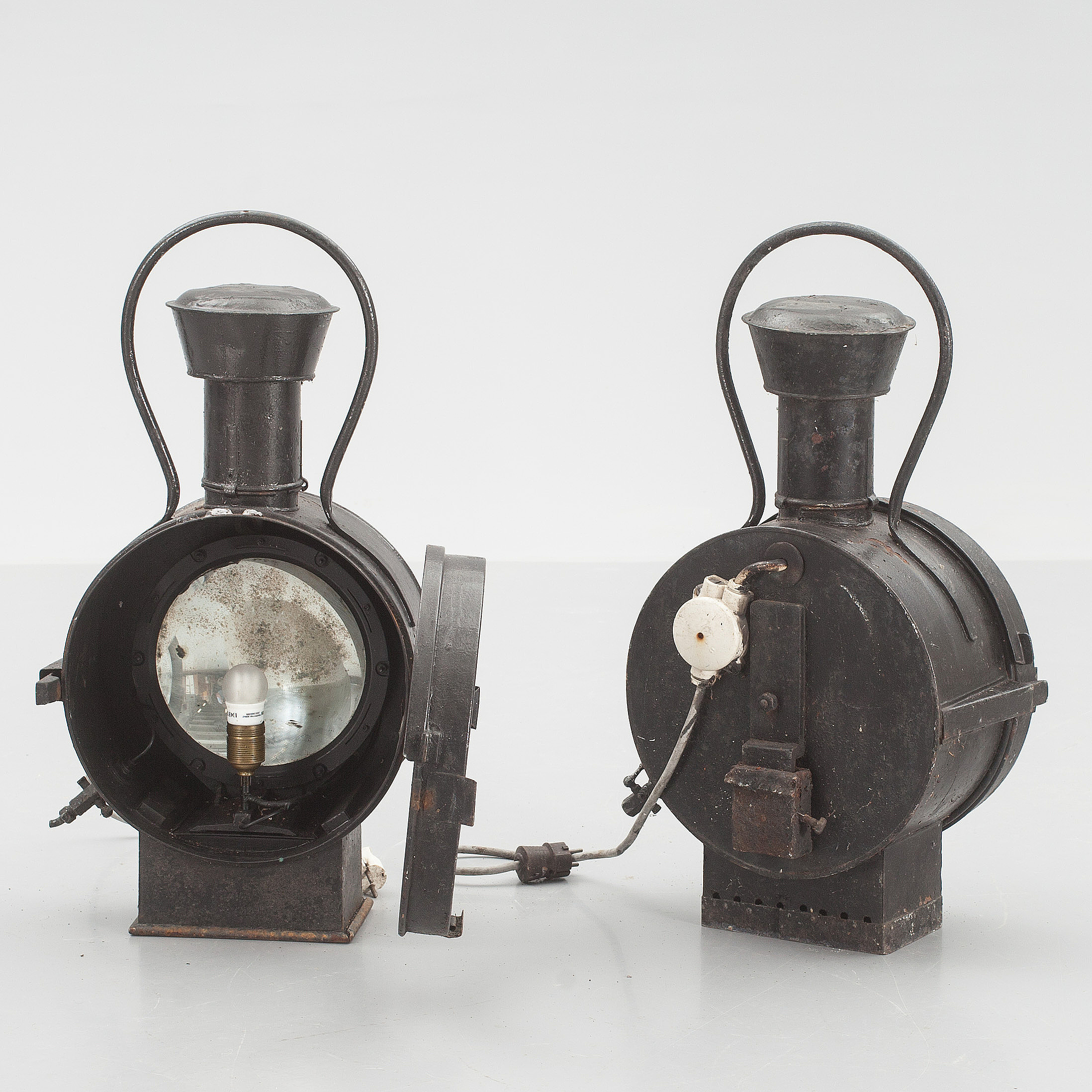 LYKTOR, ett par. 1800-tal. - Bukowskis