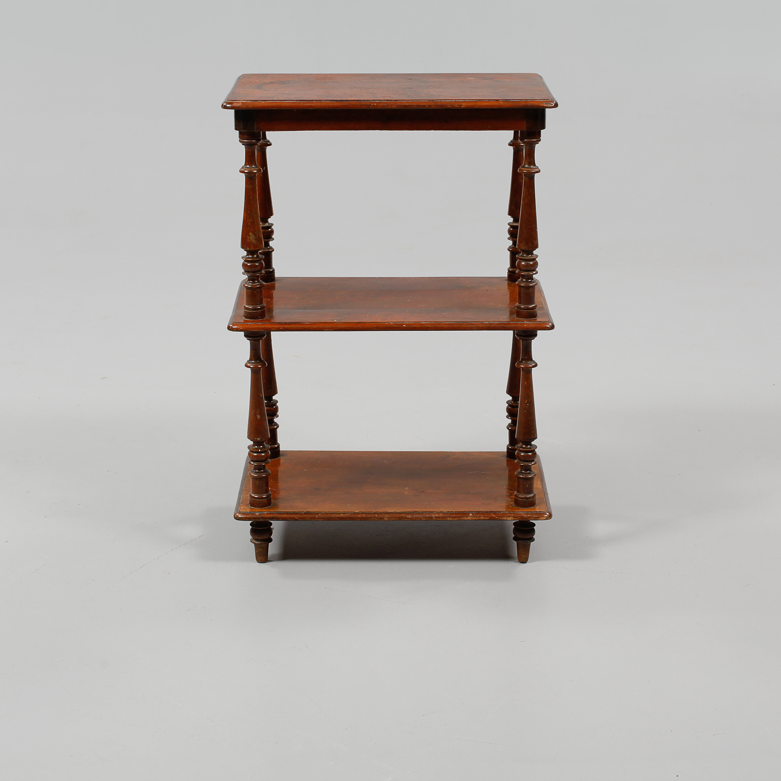 ETAGERE, 1800-talets slut. - Bukowskis