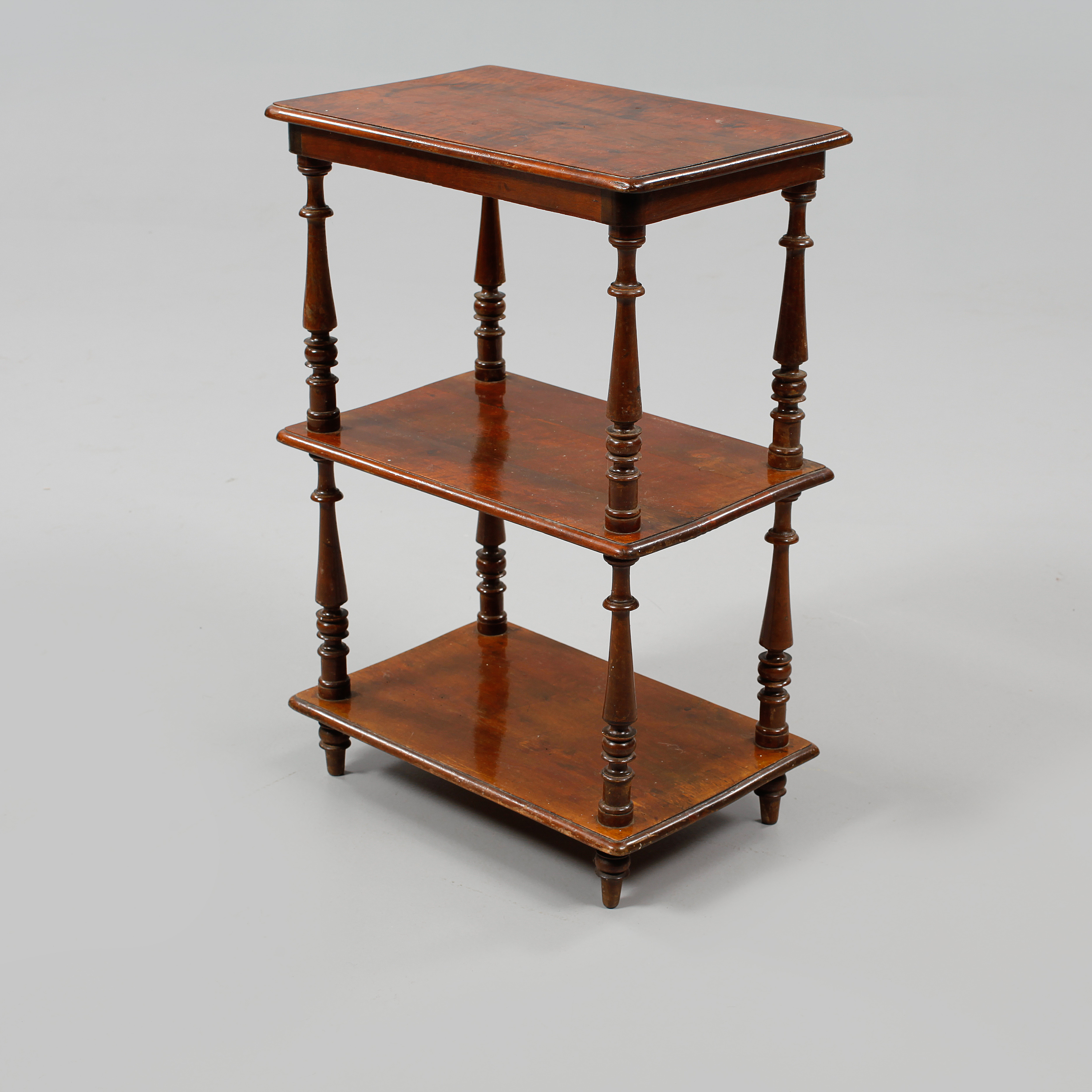 ETAGERE, 1800-talets slut. - Bukowskis