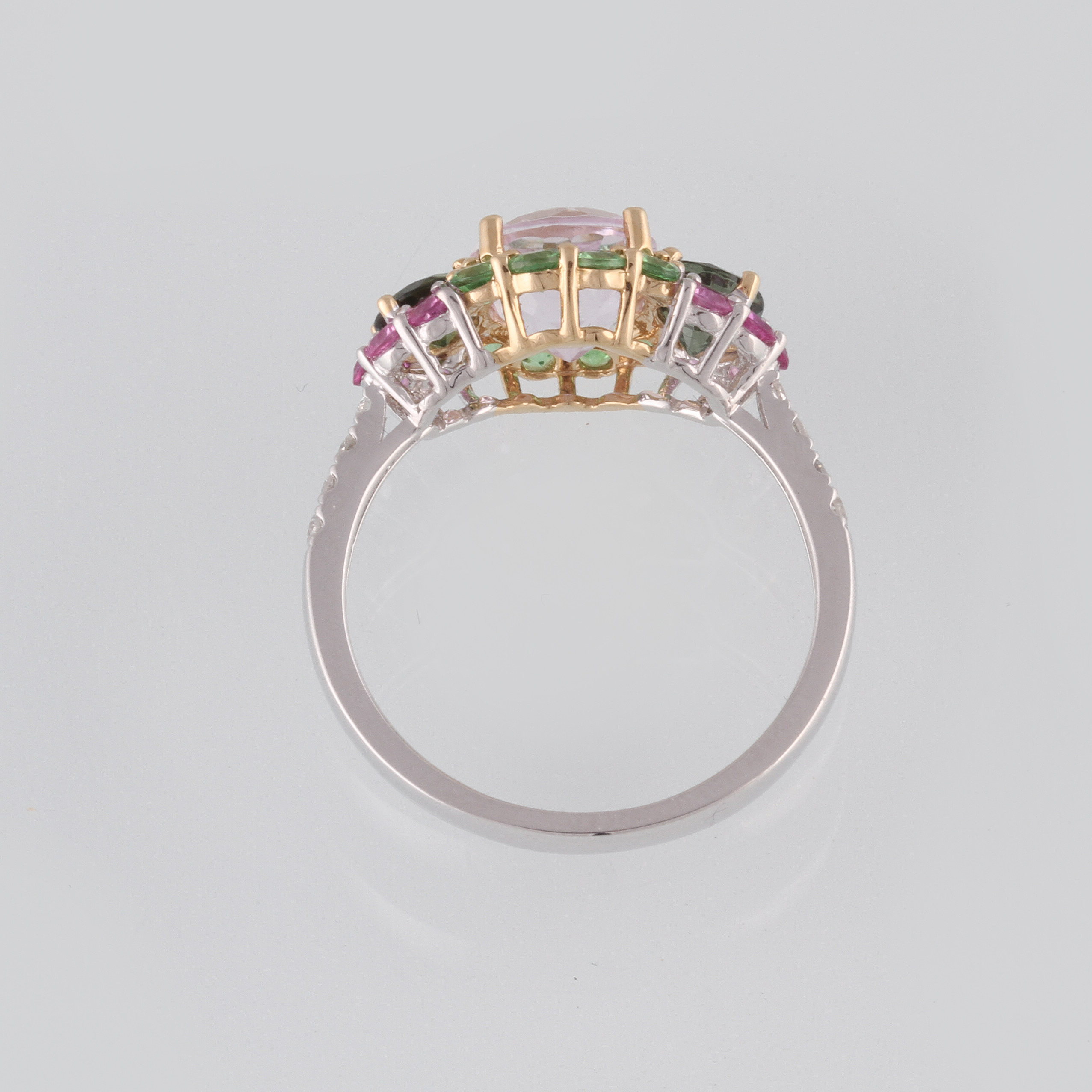 RING, 18K vitguld med briljantslipade diamanter ca 0.10 ct, rosa ...