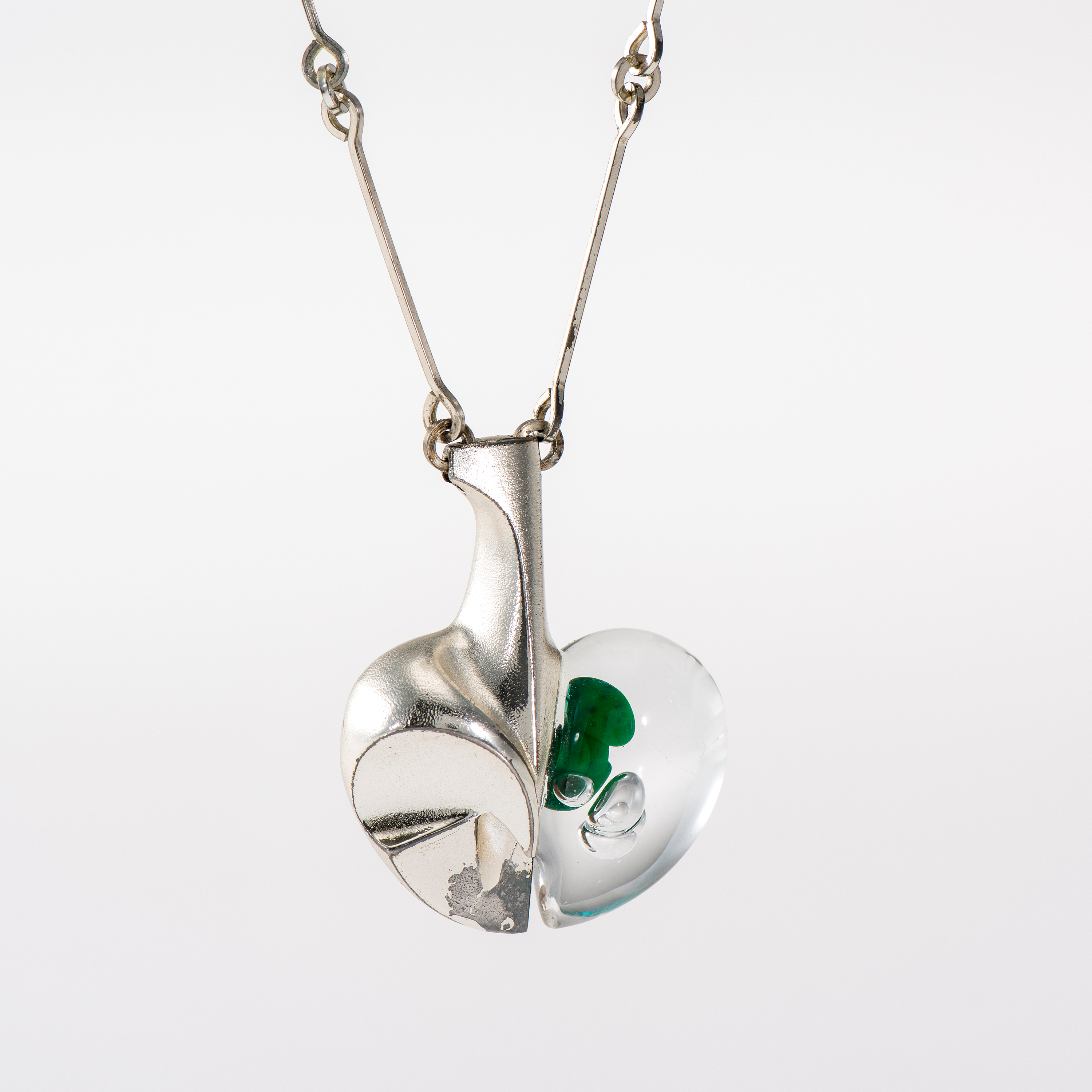 RIIPUS, hopeaa, akryylia. "Avaruusomena", Björn Weckström, Lapponia ...