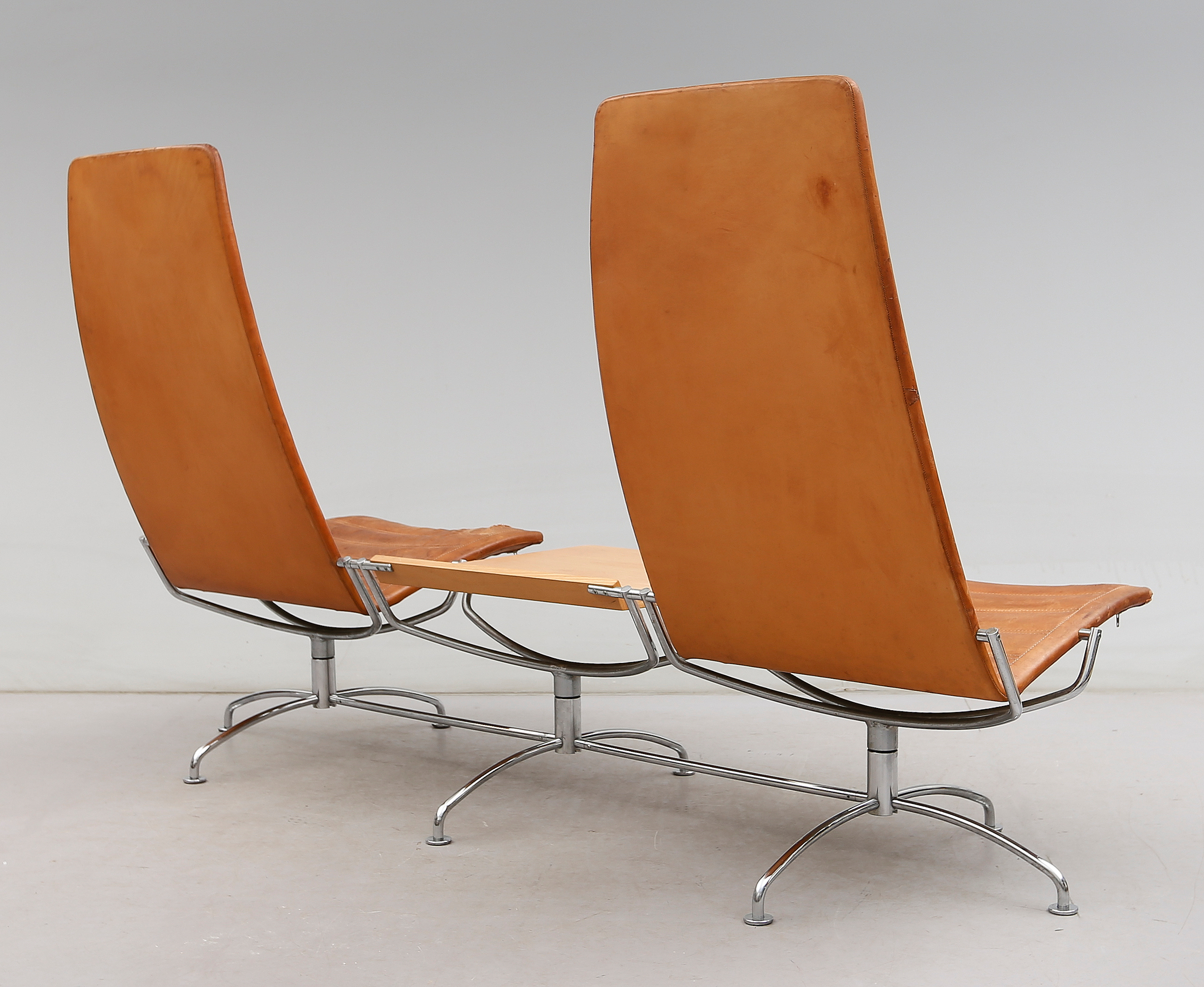 FÅTÖLJER 1 PAR SAMT BORD, "SAS Chair Series", Fritz Hansen, 1982 ...