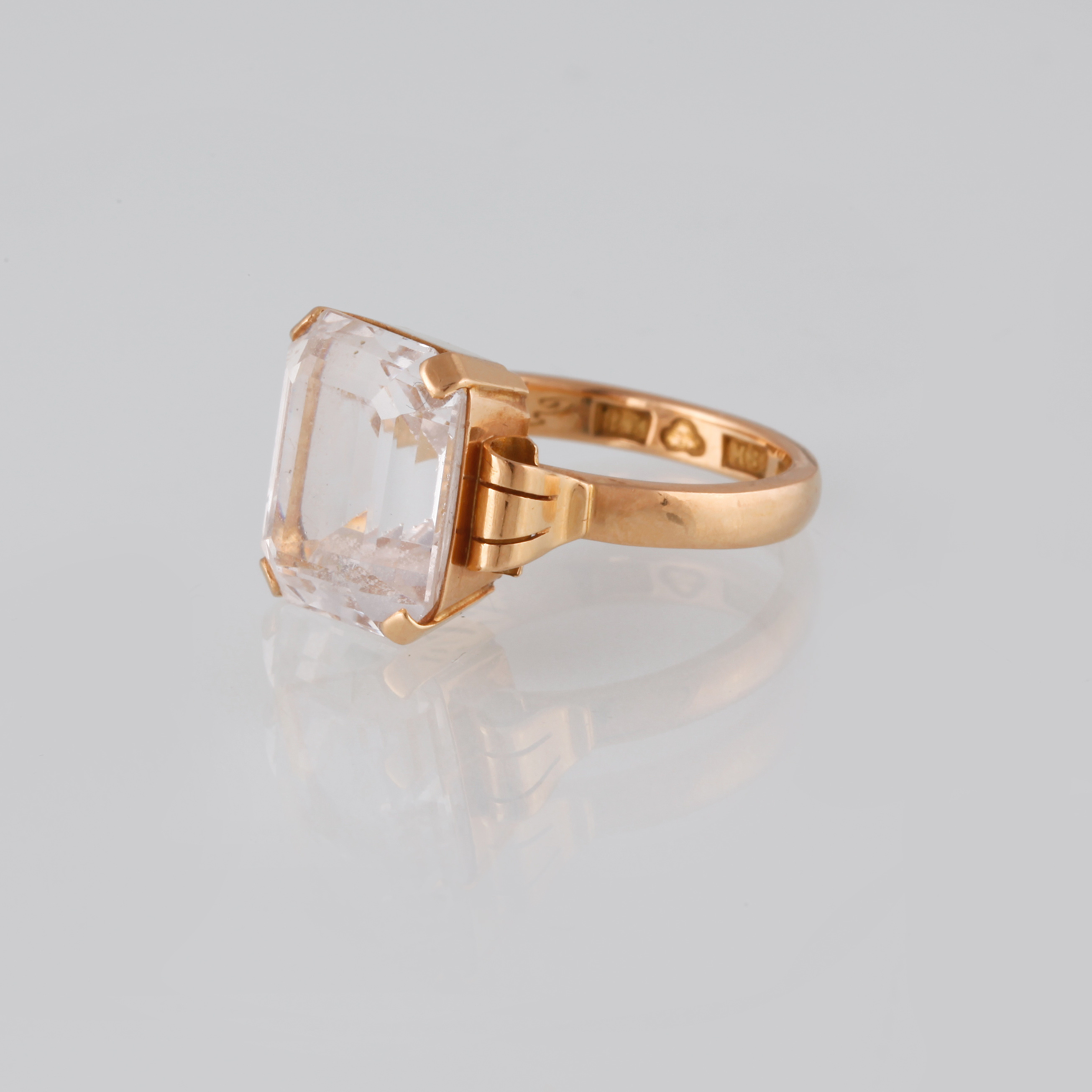 RING, 18K guld med fasettslipad bergkristall, G Falkengren, Lidköping ...