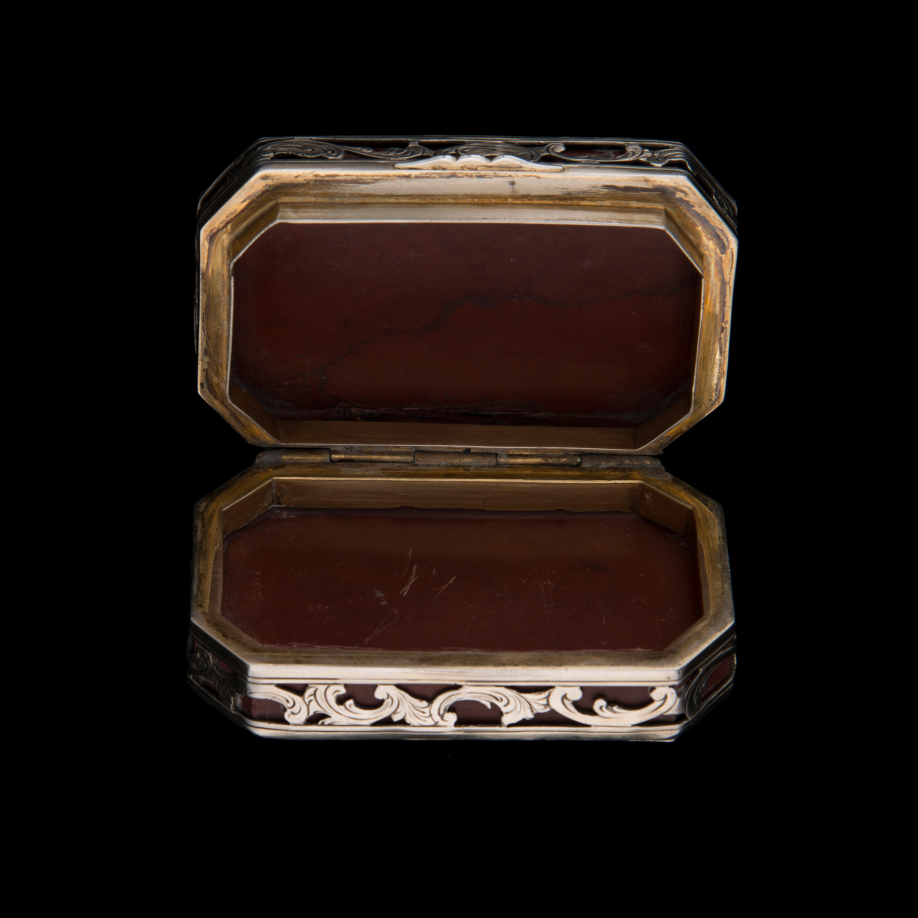 SNUSDOSA, silver och sten, 1700-tal, Frankrike. - Bukowskis