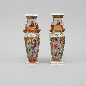 VASER, ett par, porslin, Kina, Kanton, 1800/1900-tal. - Bukowskis