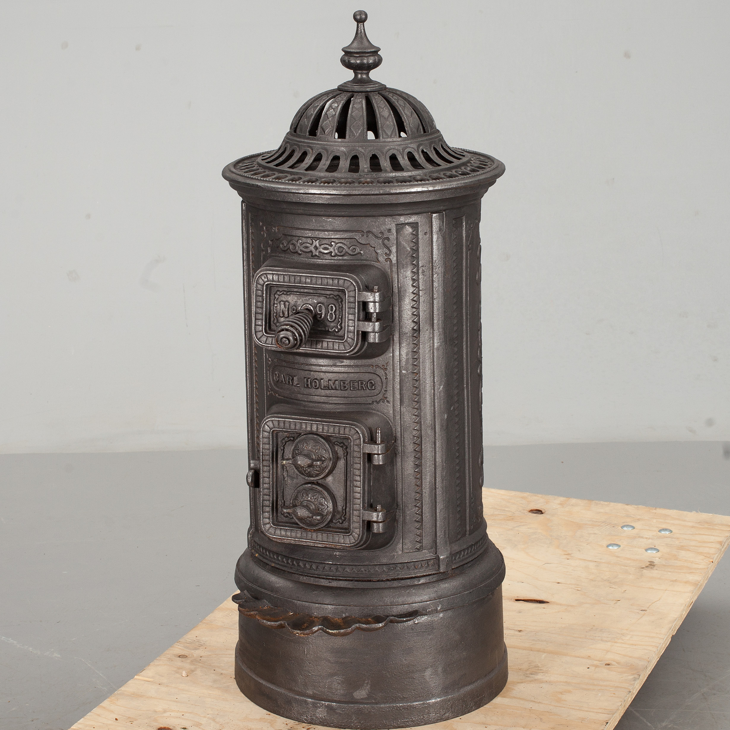 KAMIN, gjutjärn, Carl Holmberg, No 98. - Bukowskis