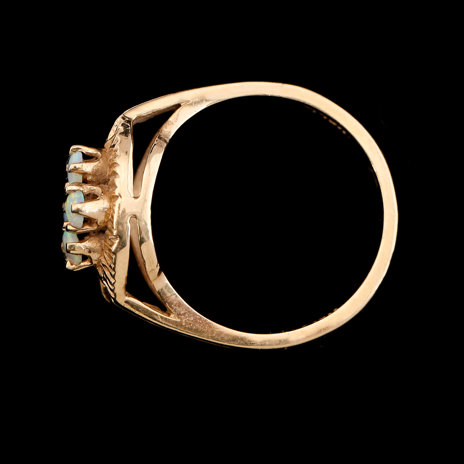 RING, 14K guld och opaler. Total vikt ca 3 g. - Bukowskis